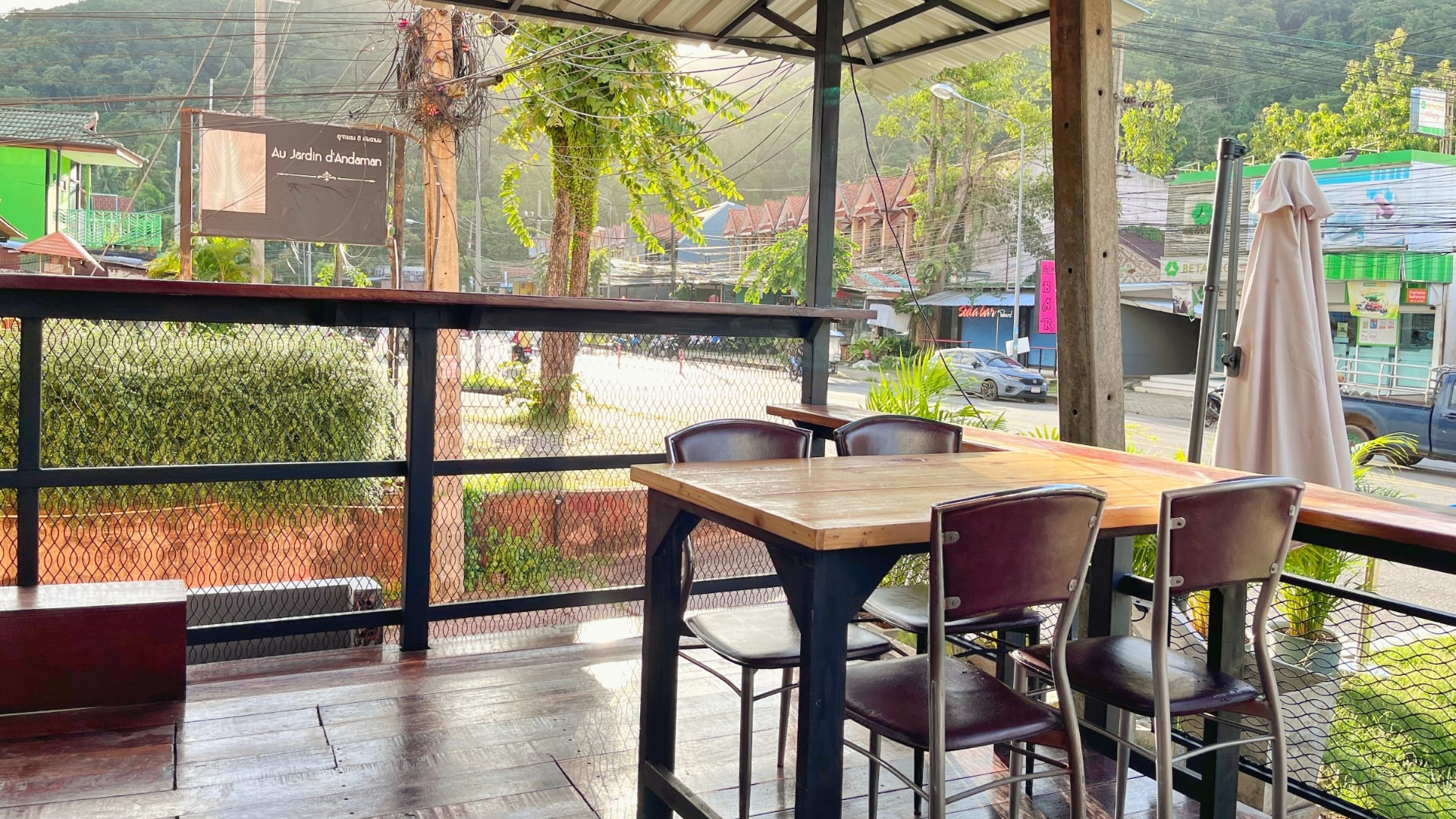 Alpha Hostel Cafe&bar - Krabi