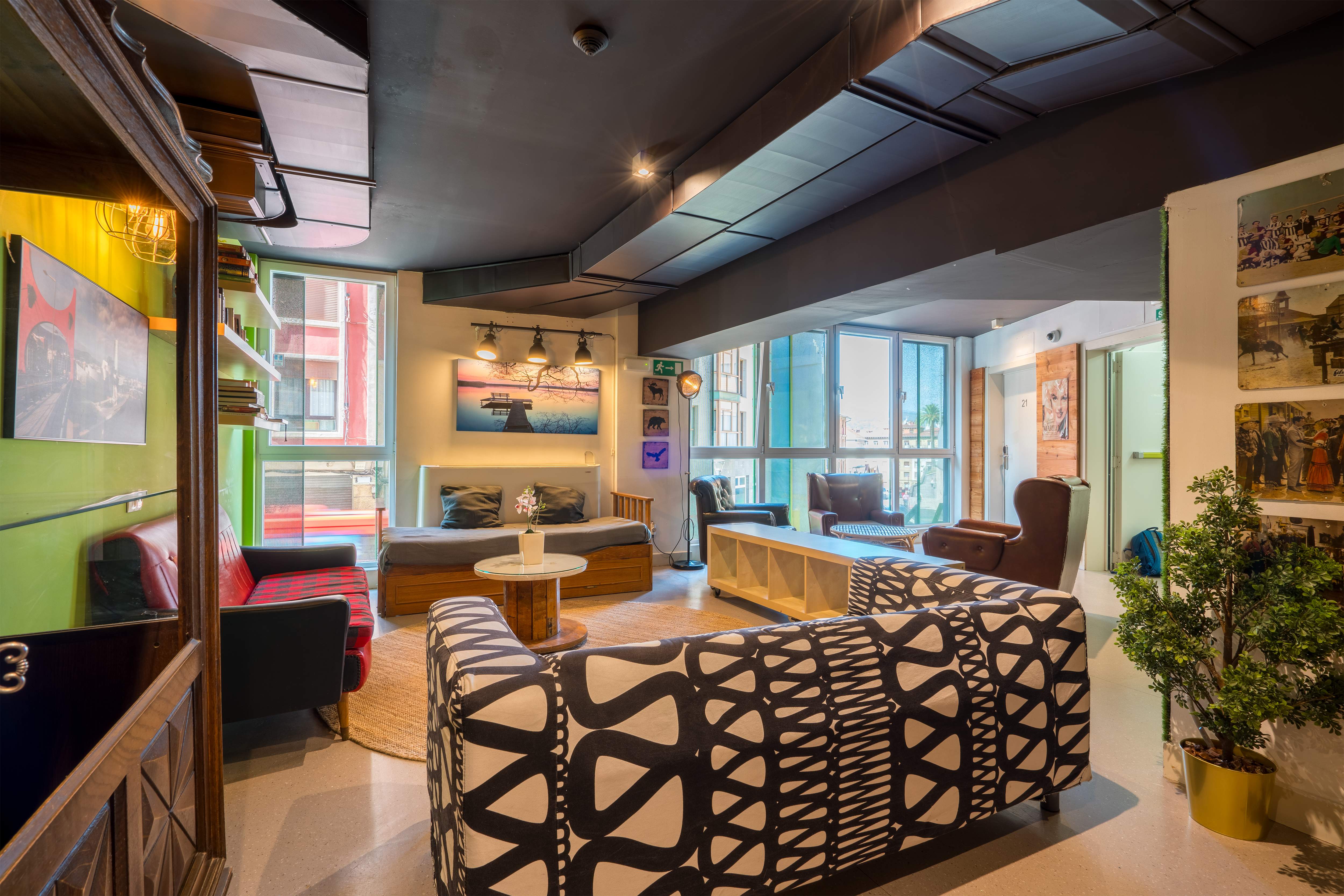 Hostal Ganbara - Self Check In - Bilbao