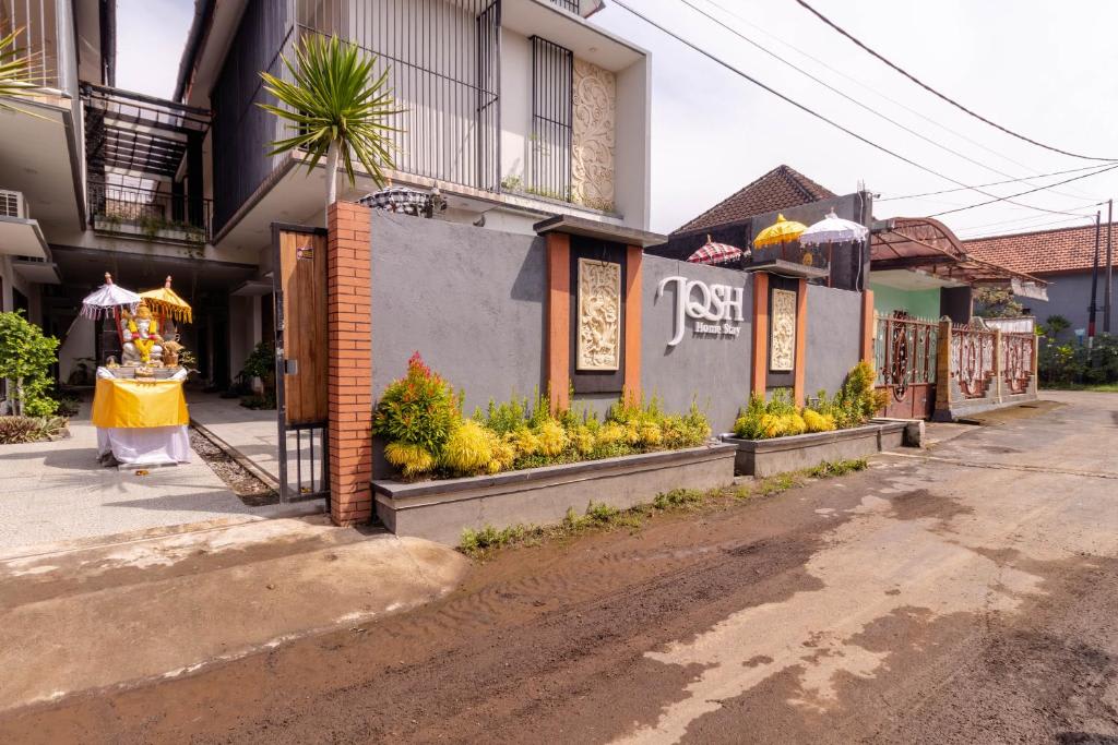 Josh Guest House - Singaraja