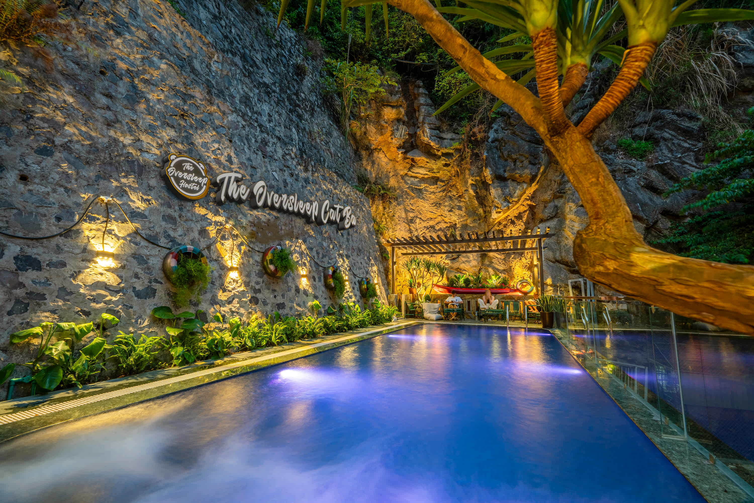 The Oversleep Cat Ba Hostel & Pool Bar - Hai Phong