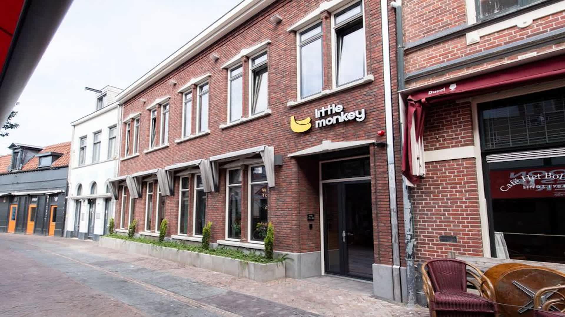Little Monkey Hostel - 엔스헤데