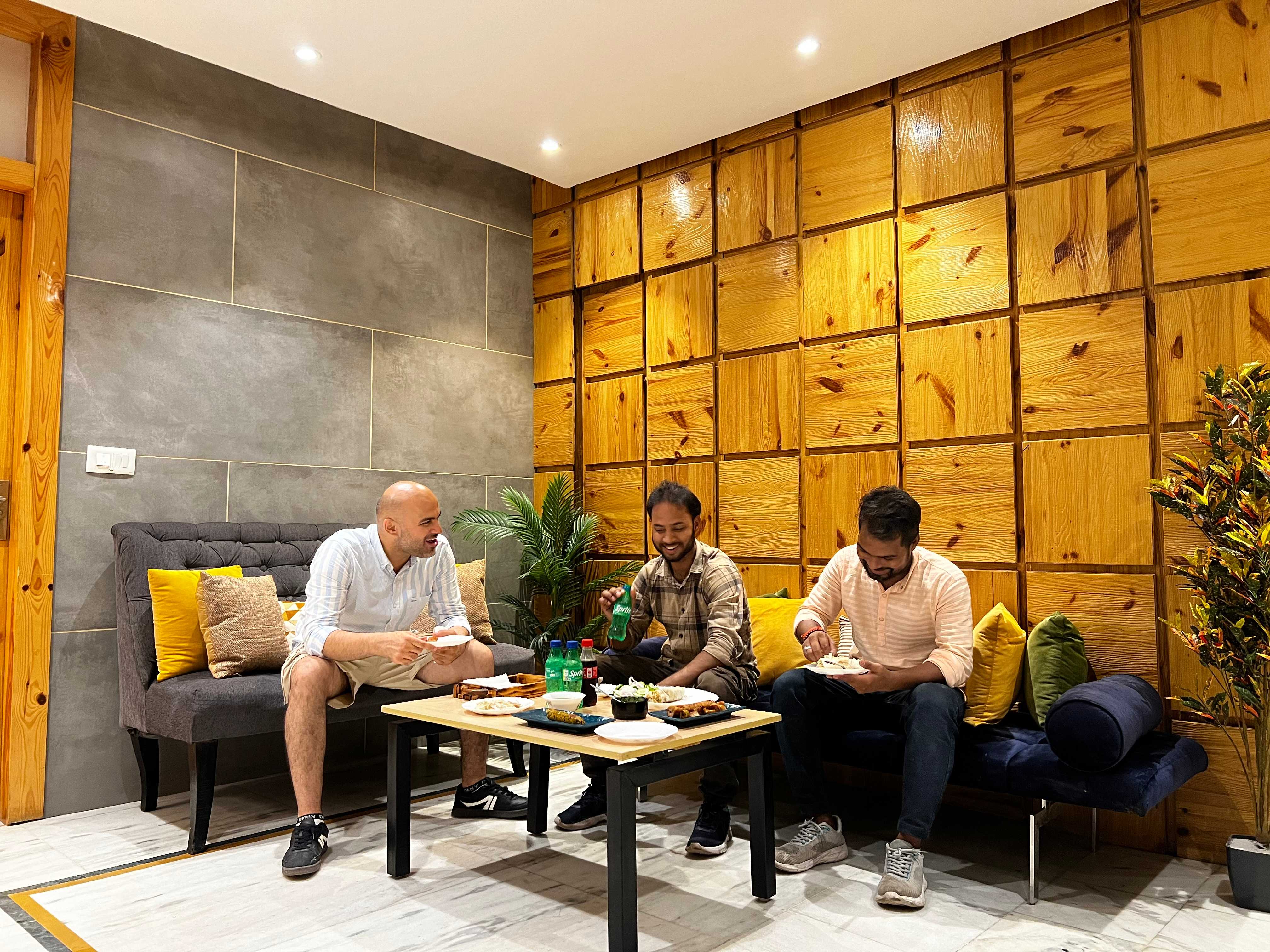 Divine Inn Hotel Rajouri Garden - New Delhi