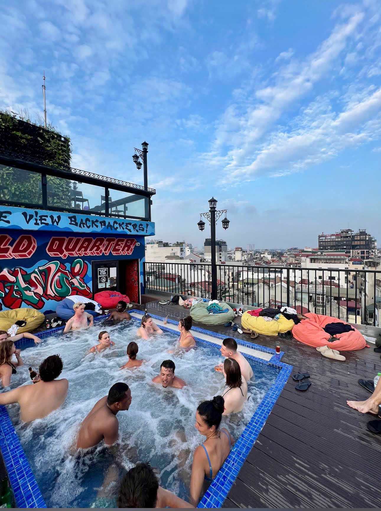 Lake View Backpackers Hostel Rooftop Bar - Hanoï