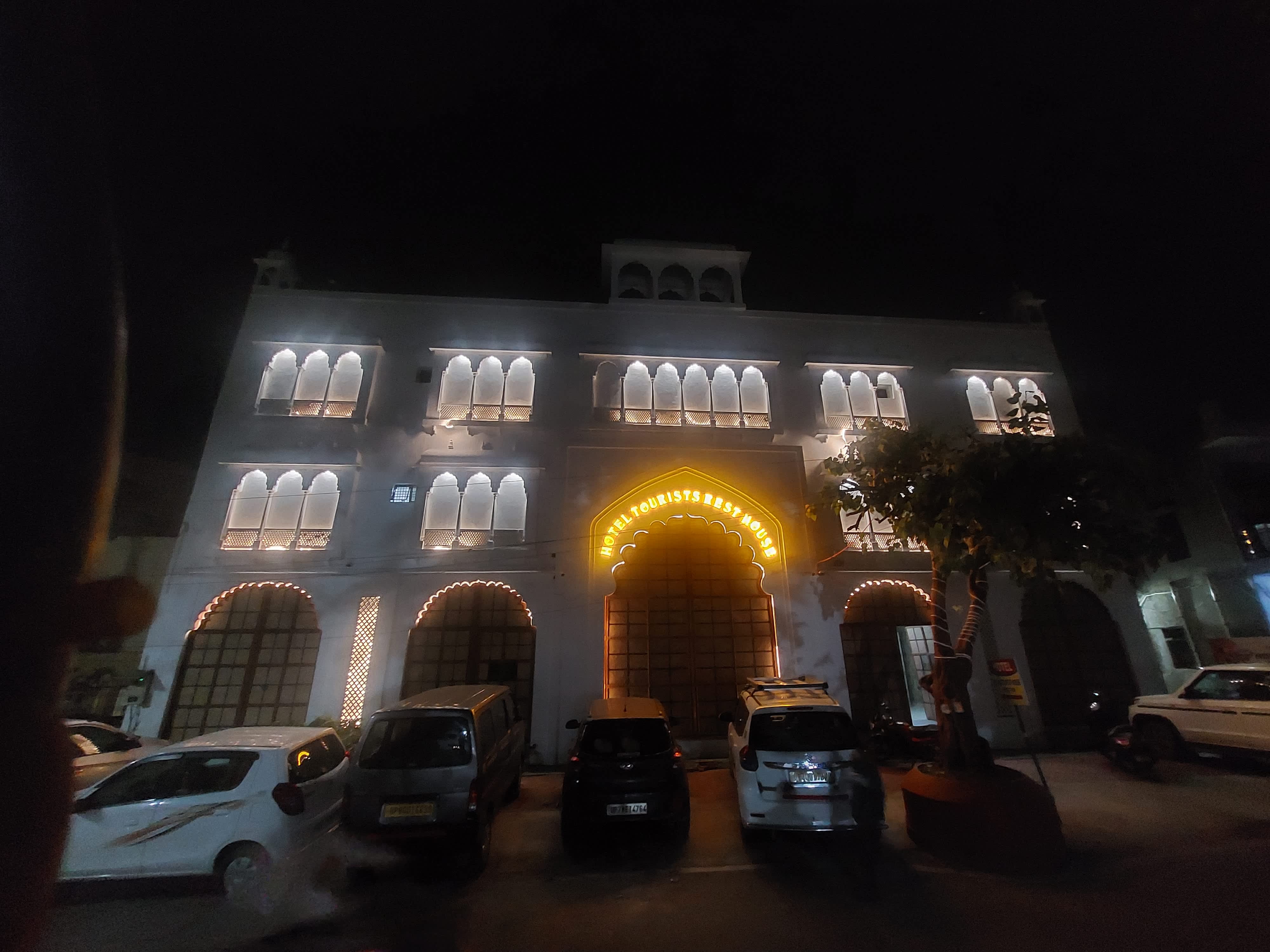 Hotel Tourist Rest House - Agra
