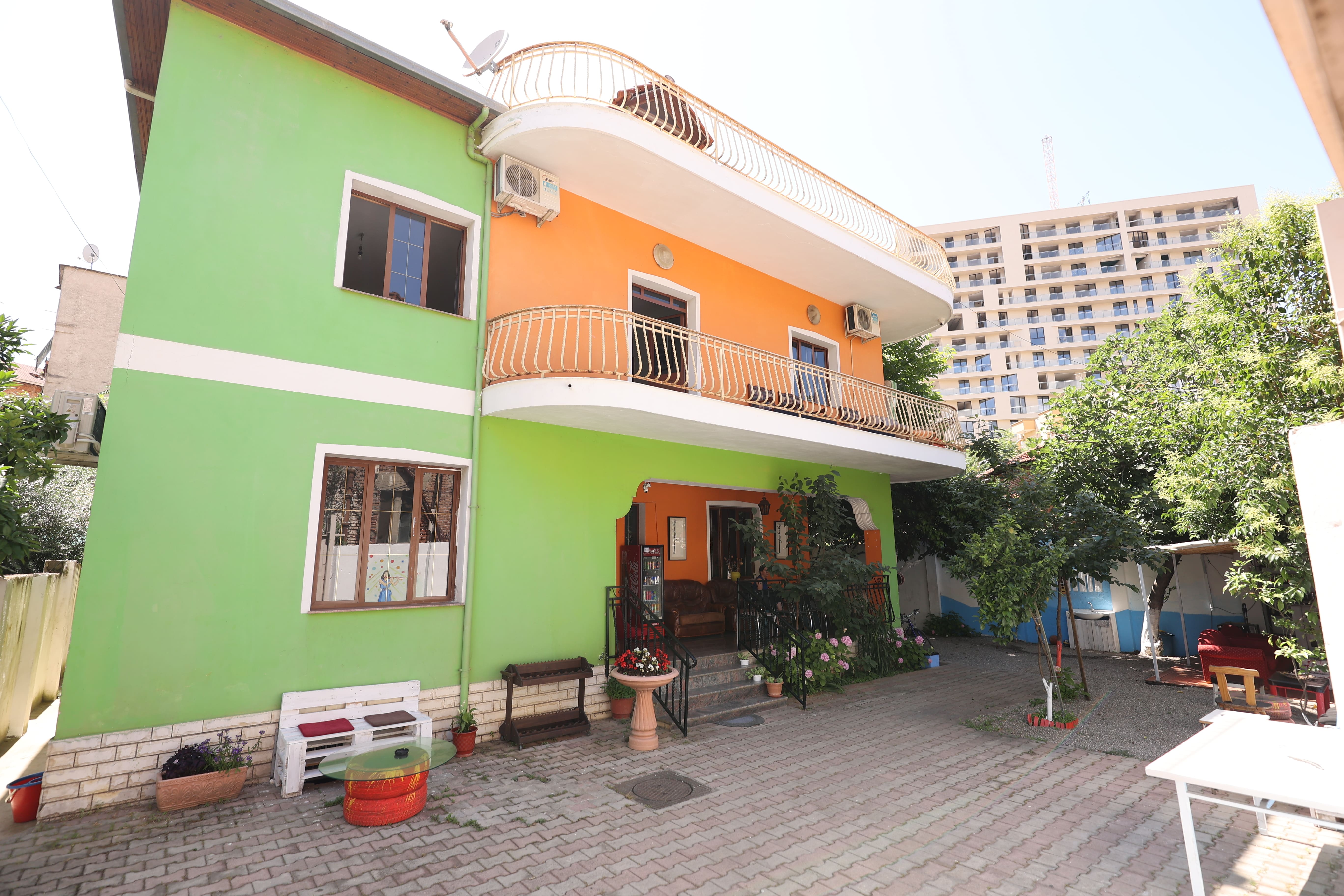 Osho Hostel - Tiran