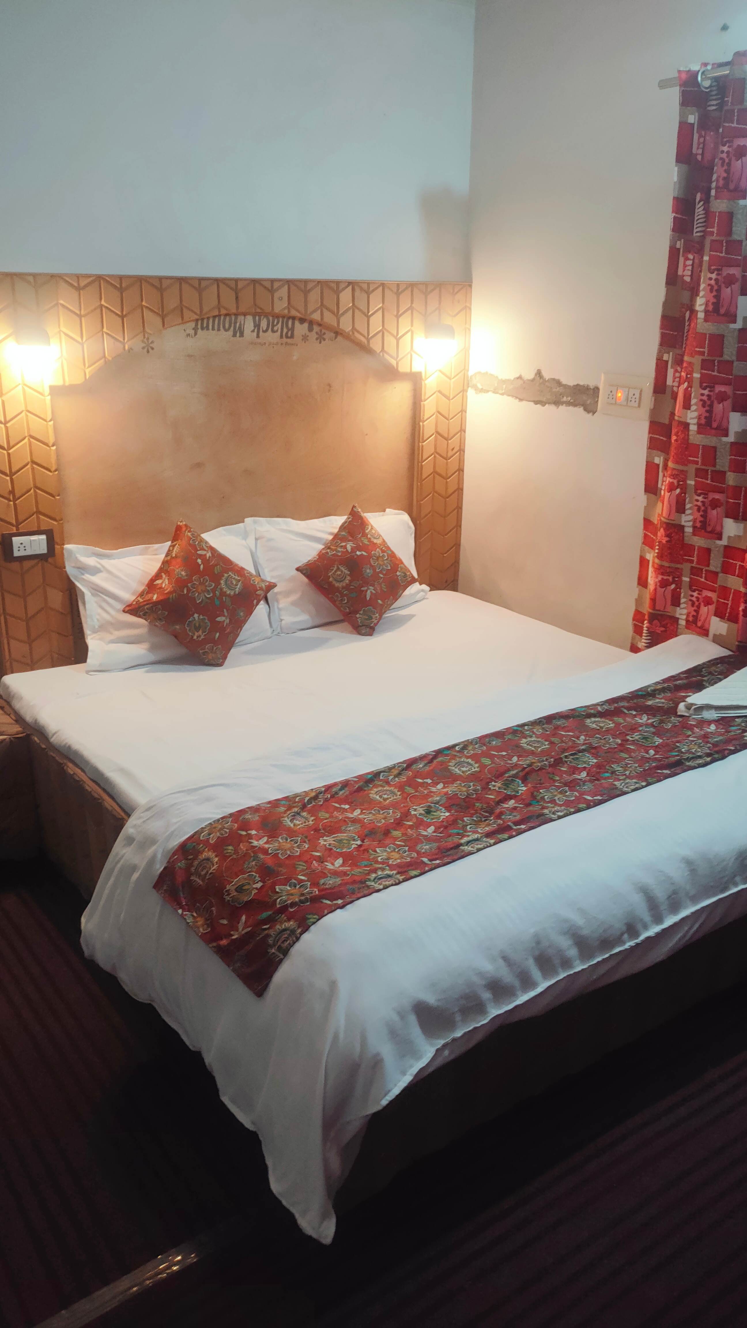 The Q2 Residency - Srinagar