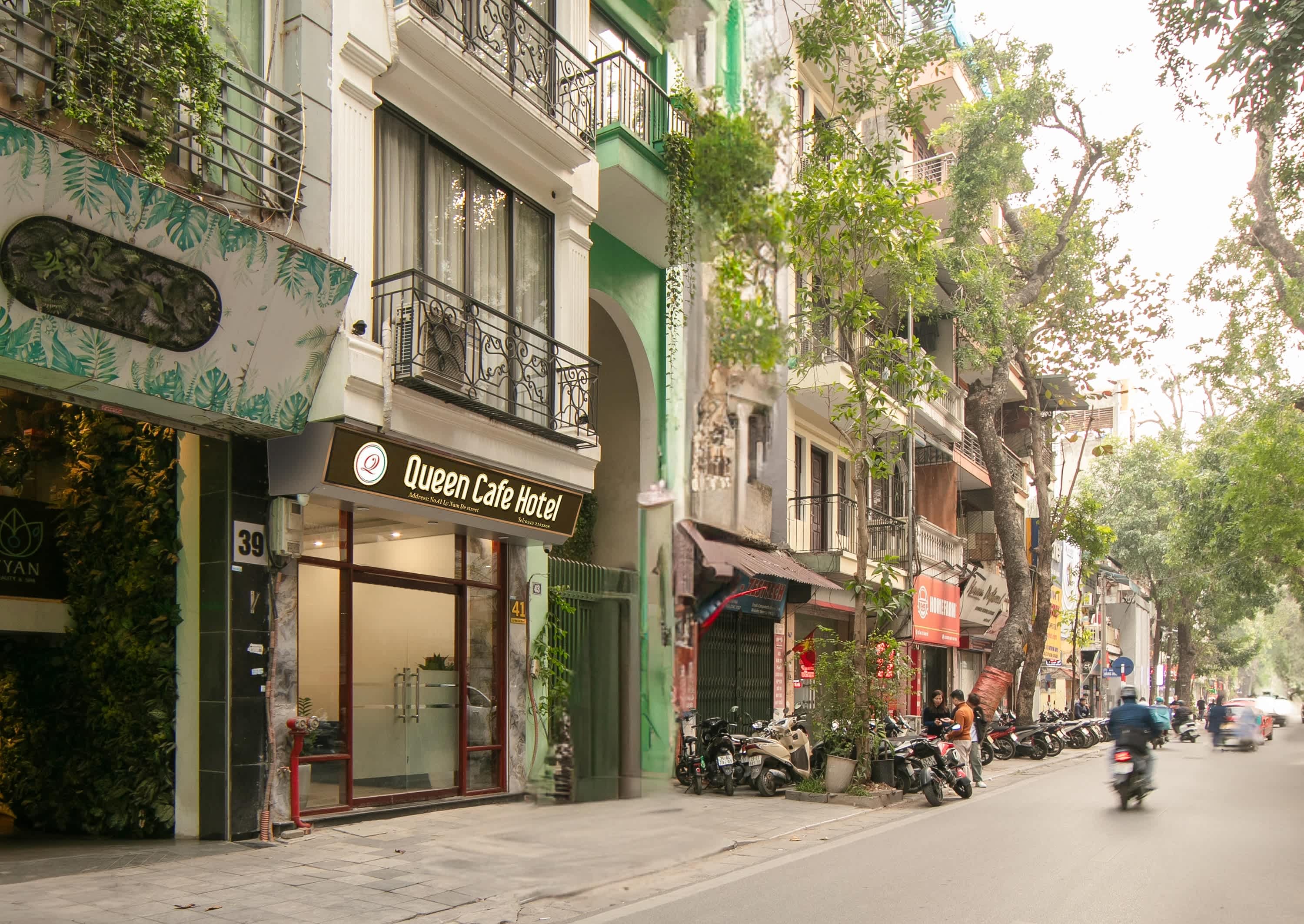 Queen Cafe Hotel - Hanoi