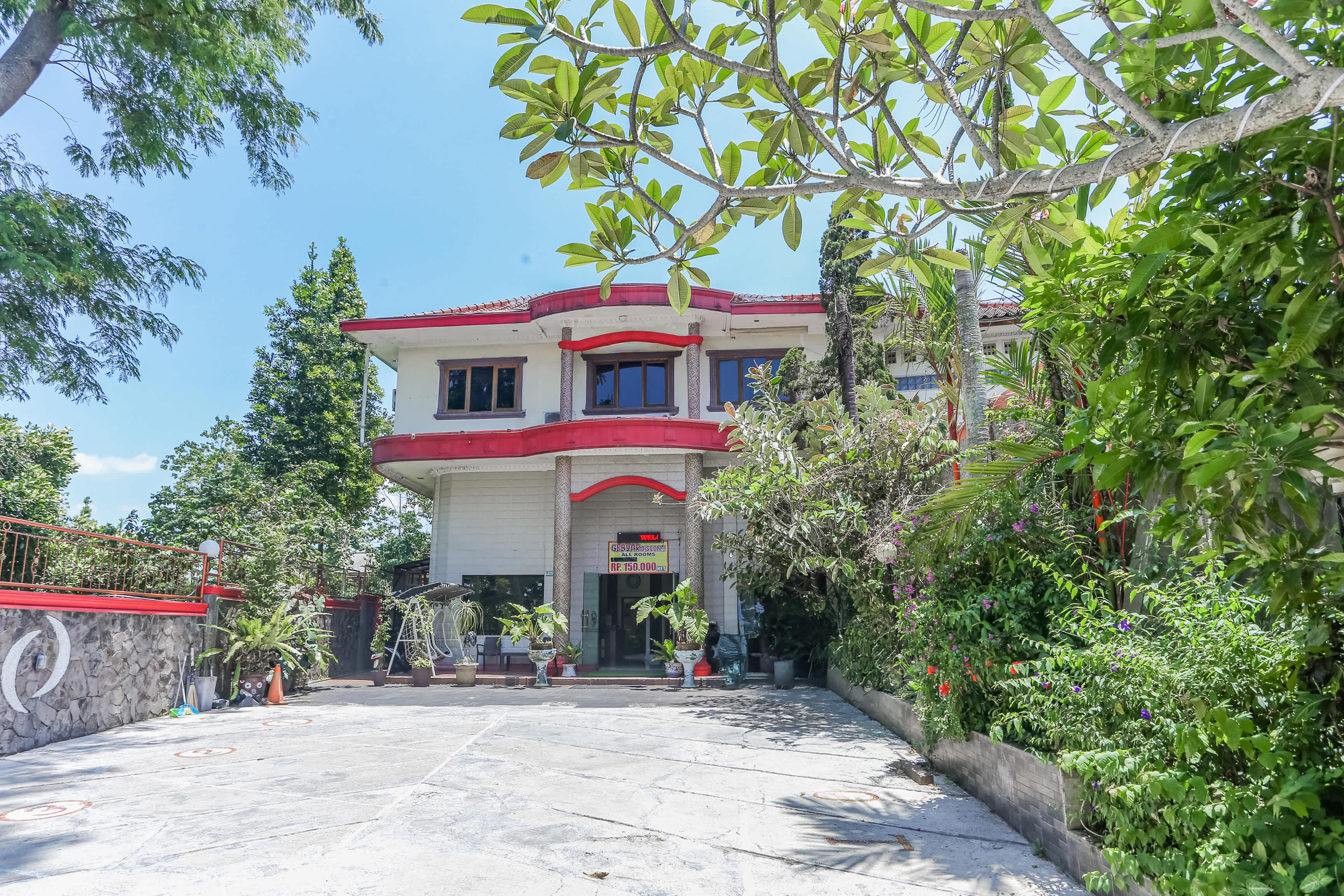 Capital O Hotel Andalus Cibogo Puncak - West-Java