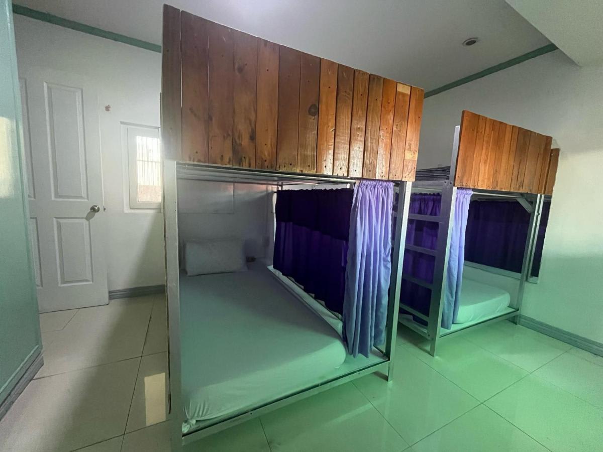 Layover Guesthouse At 28 Fokker - Pasay