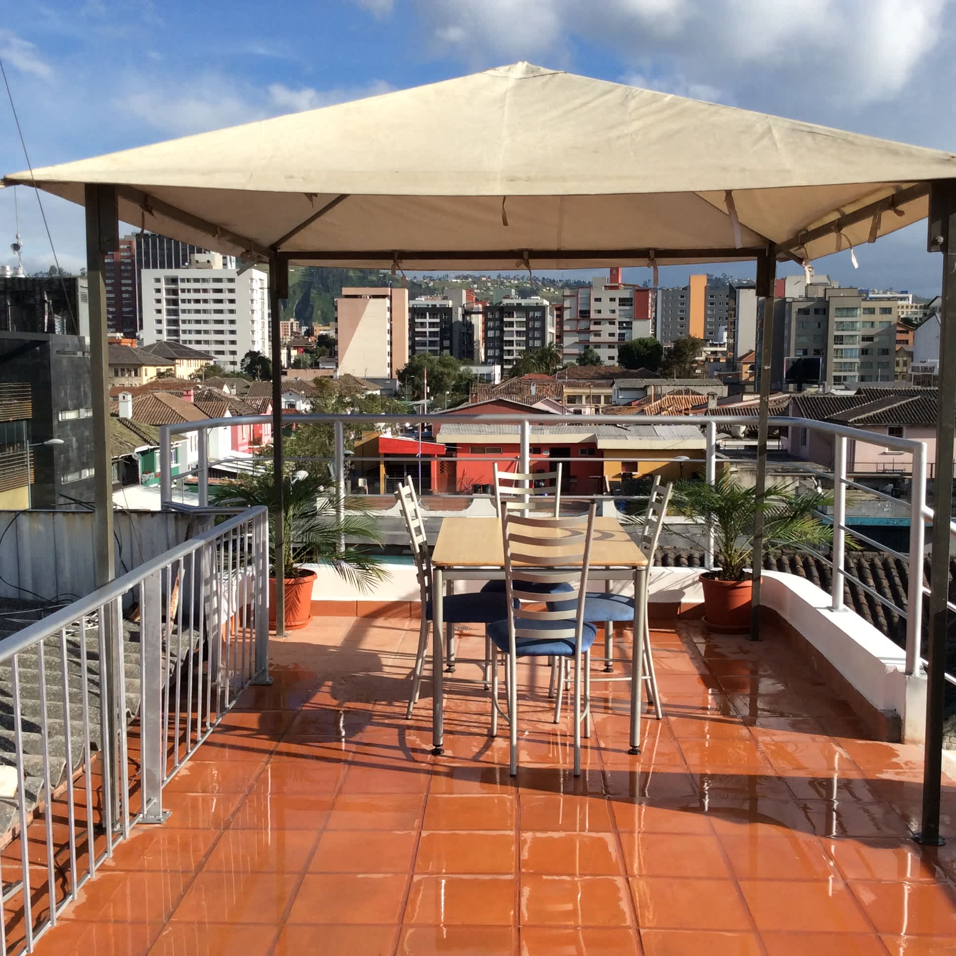 Hostel Mitad Del Mundo - Quito