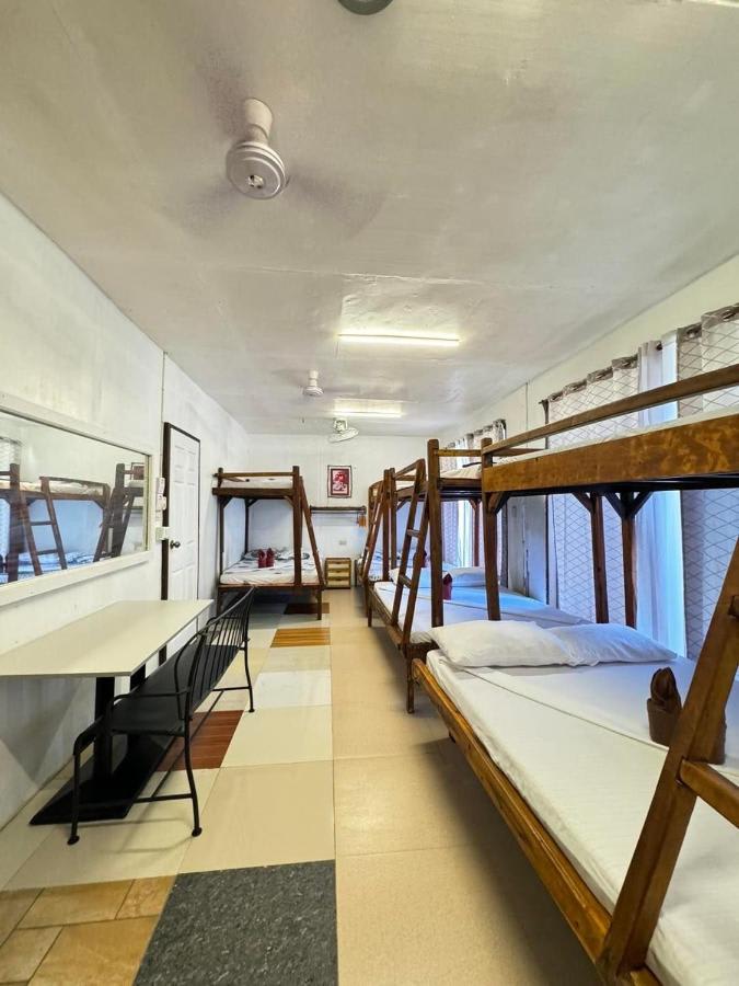 Aquaholik Traveler's Lodge - El Nido