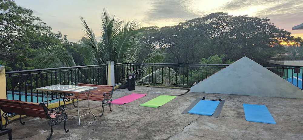Hymn's Tourist Inn - Coron