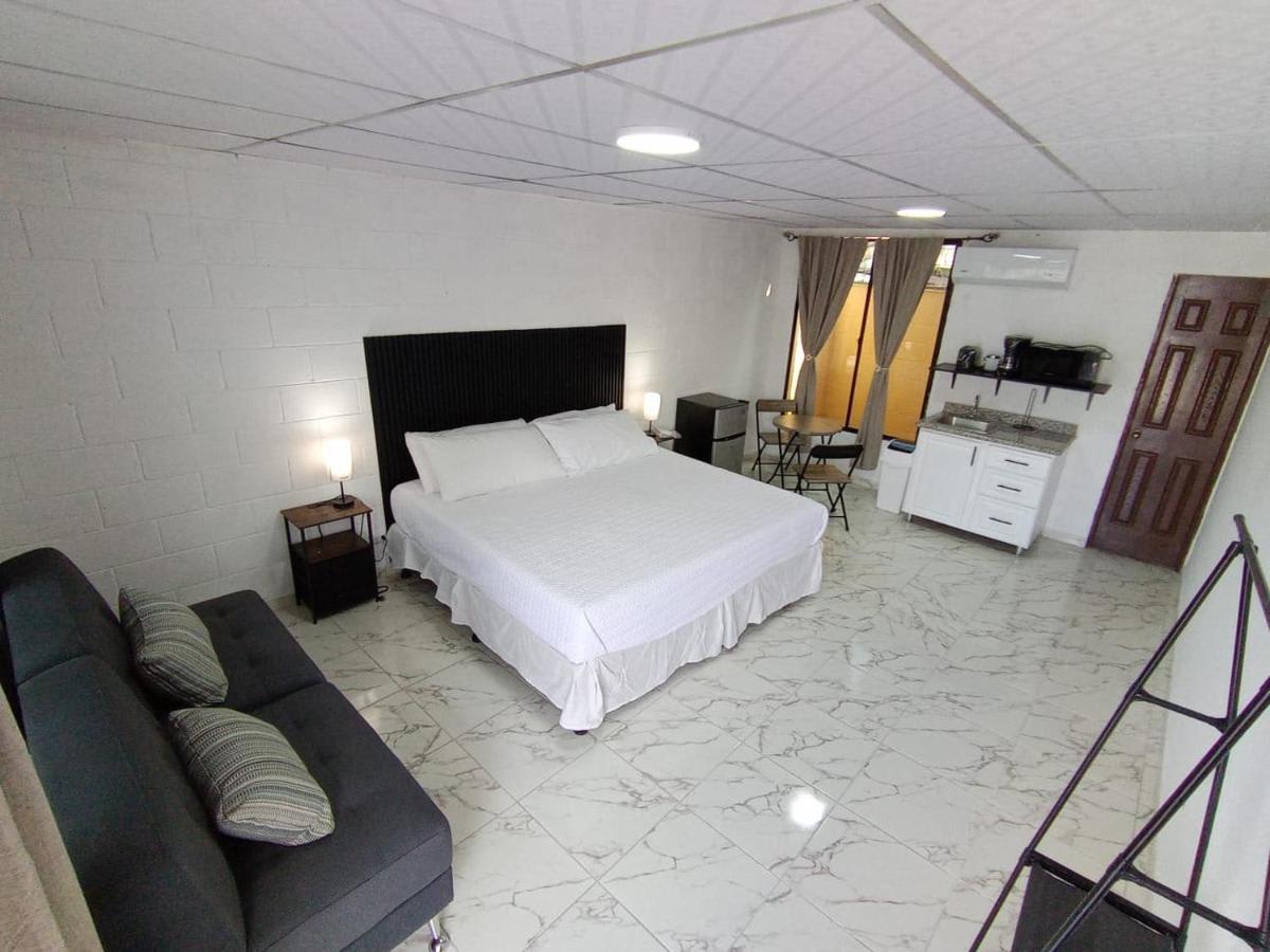 Luxury Hostel Teresita - San Salvador