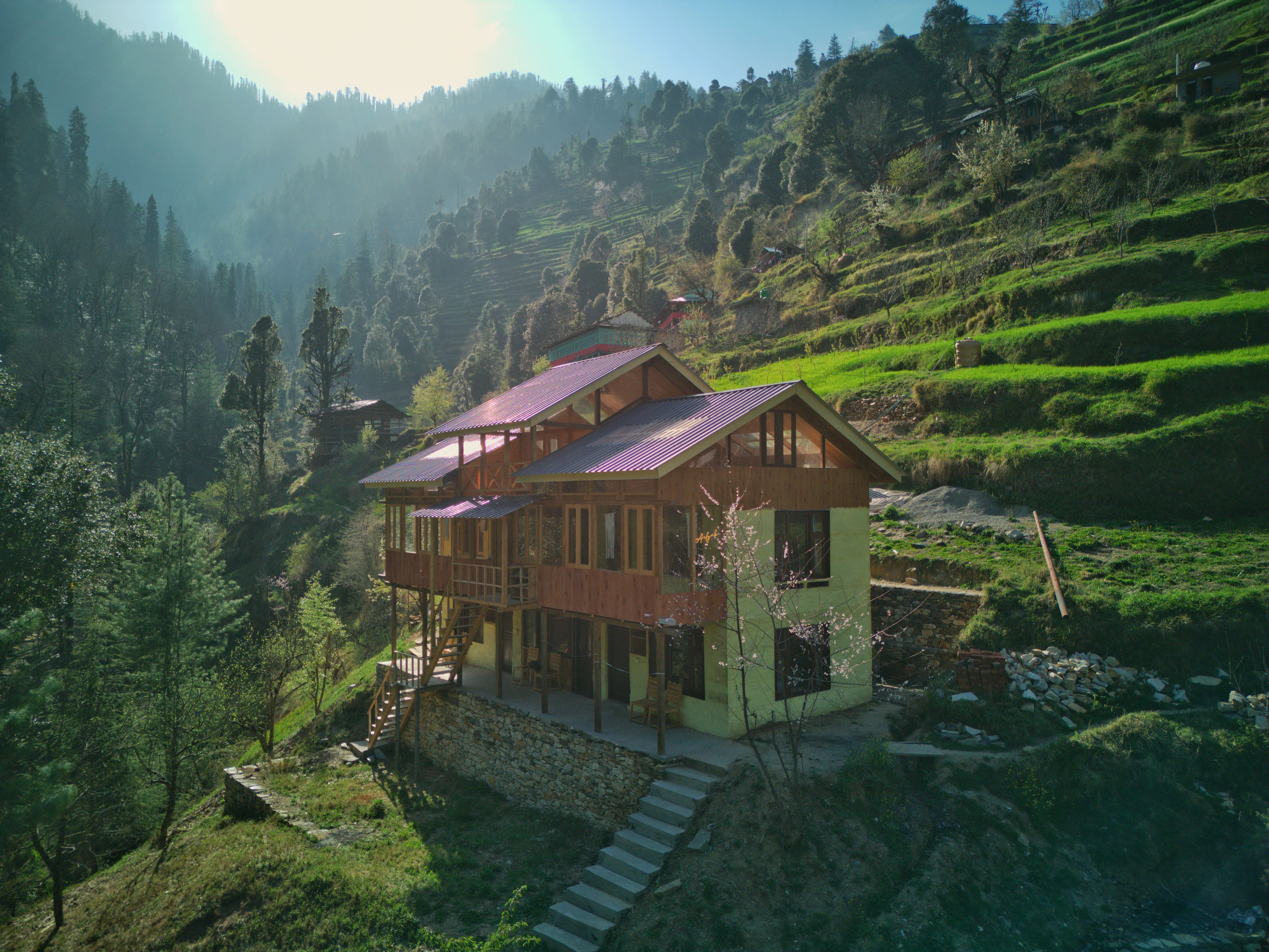 Ailyak Stays, Seri - Jibhi