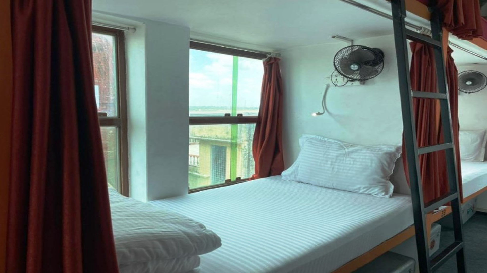 Rainbow Inn - Varanasi