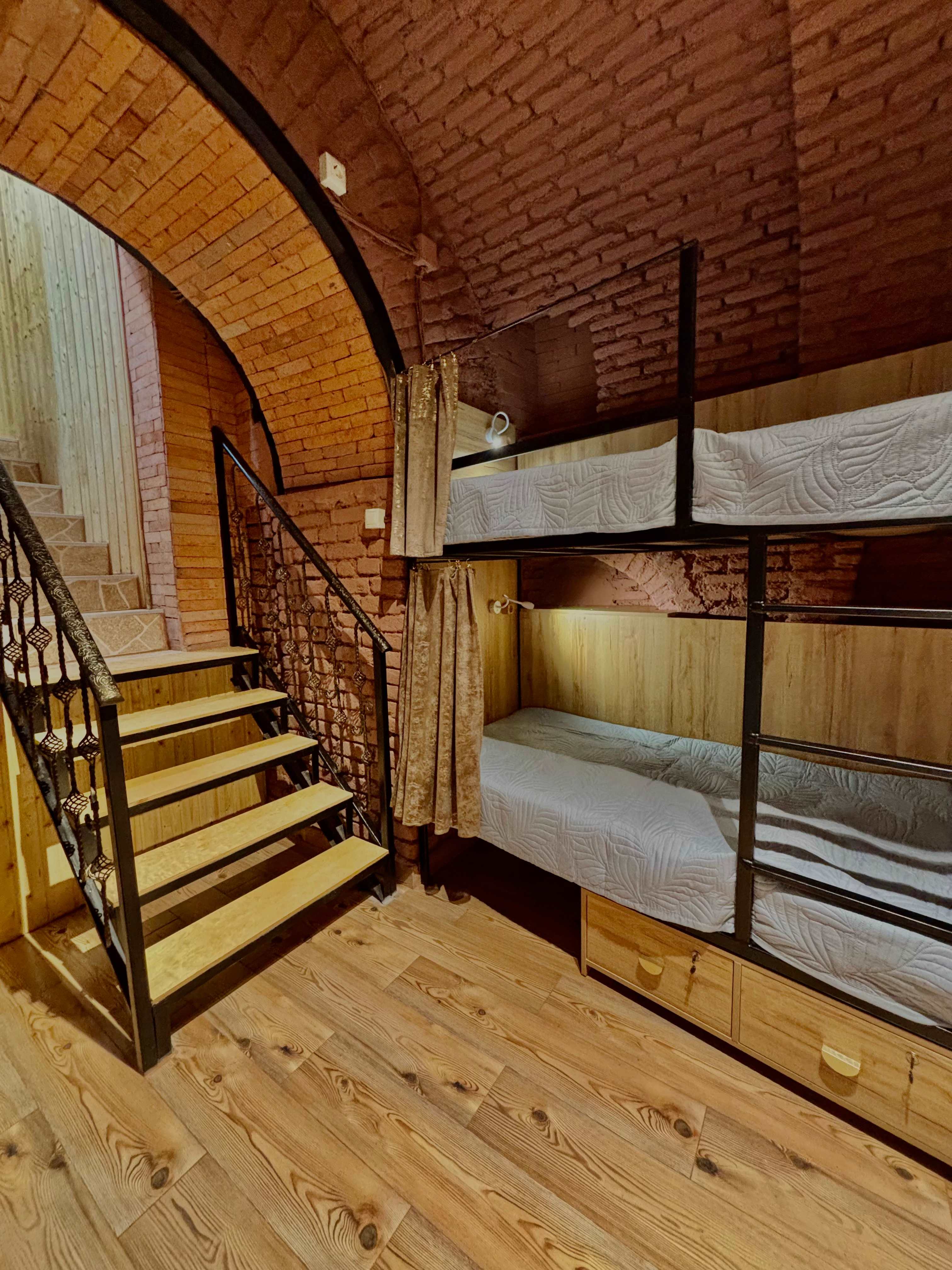 Vintage Hostel At Freedom Square - Tbilisi