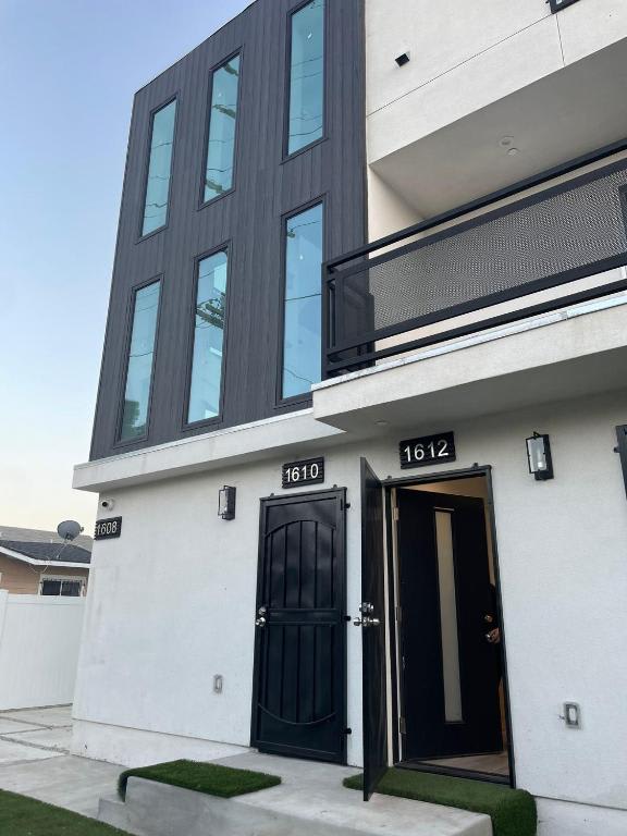 Cultura Homes - Los Angeles, CA