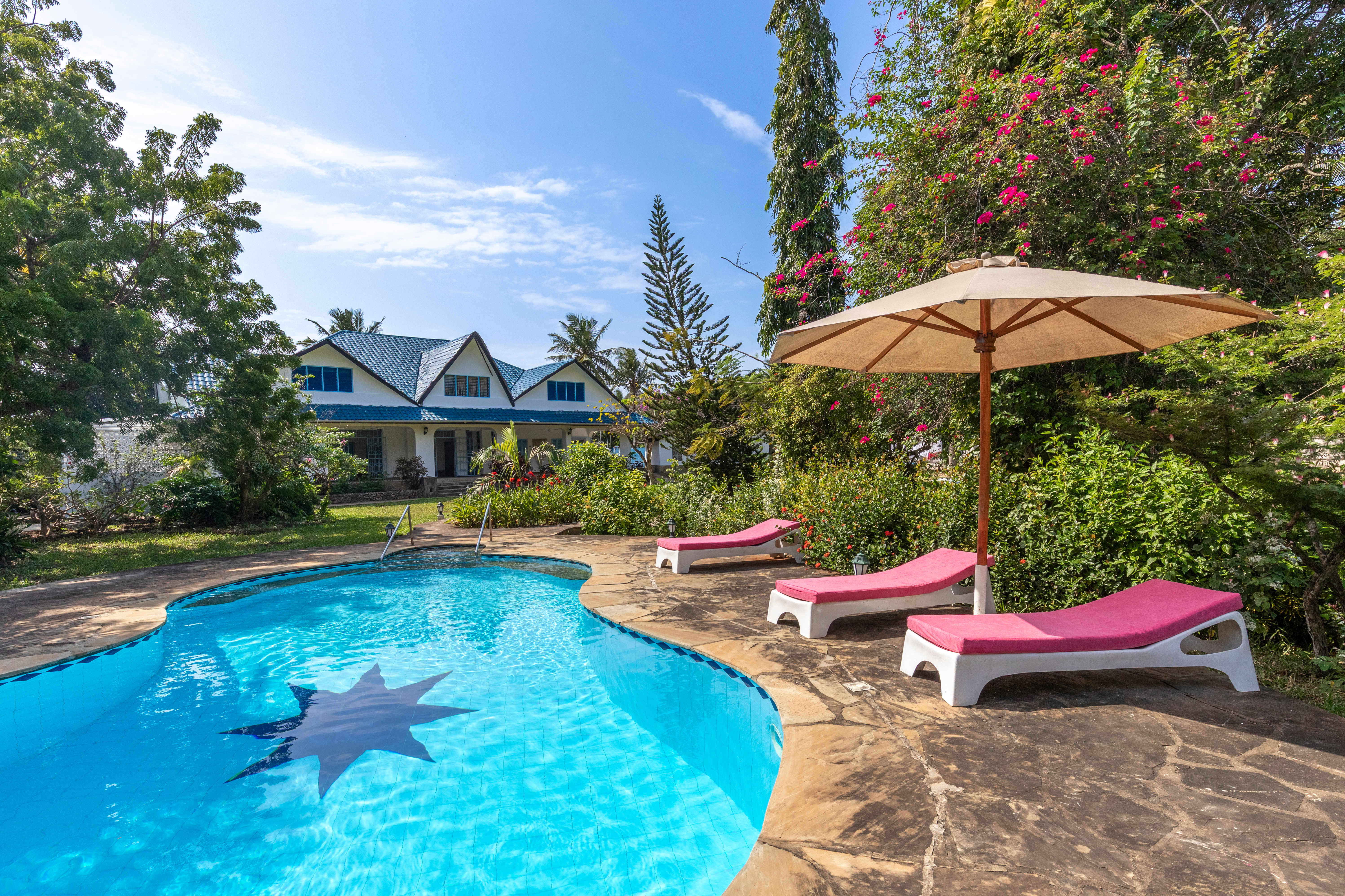Allamanda Hostel - Diani Beach