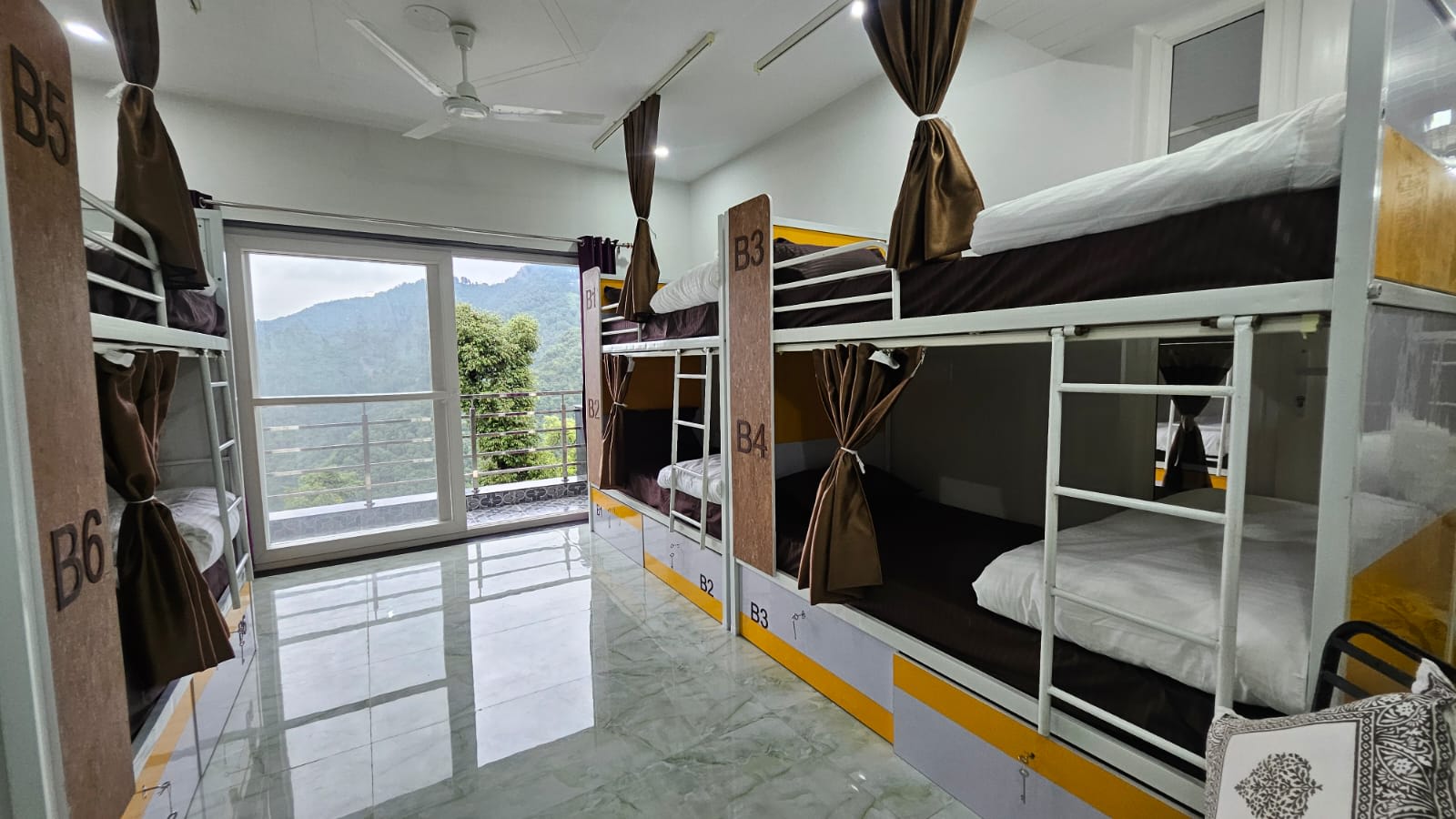 Camel's Backpackers Hostel - Mussoorie