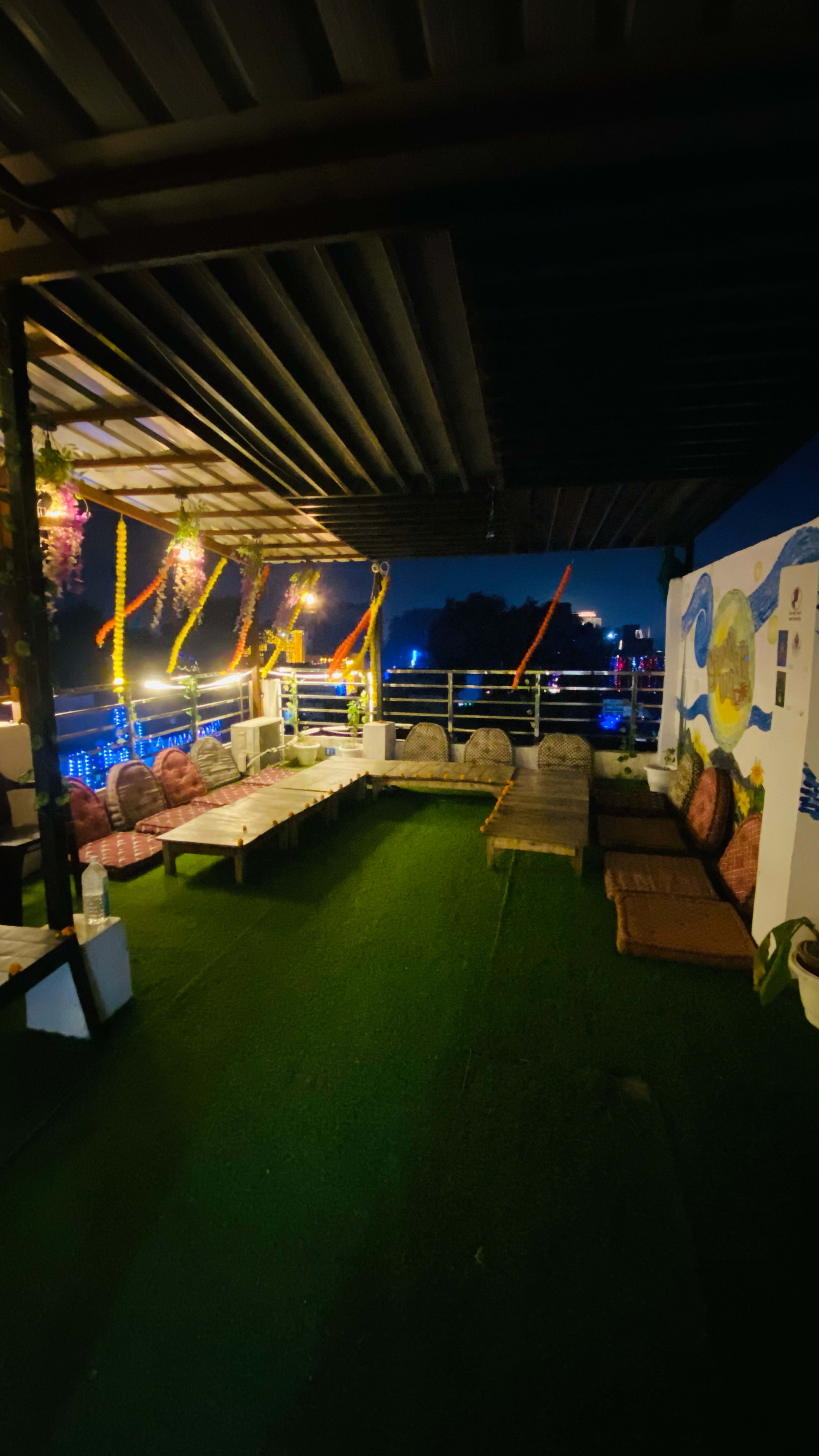 The Starry Night Cafe & Rooms - Varanasi
