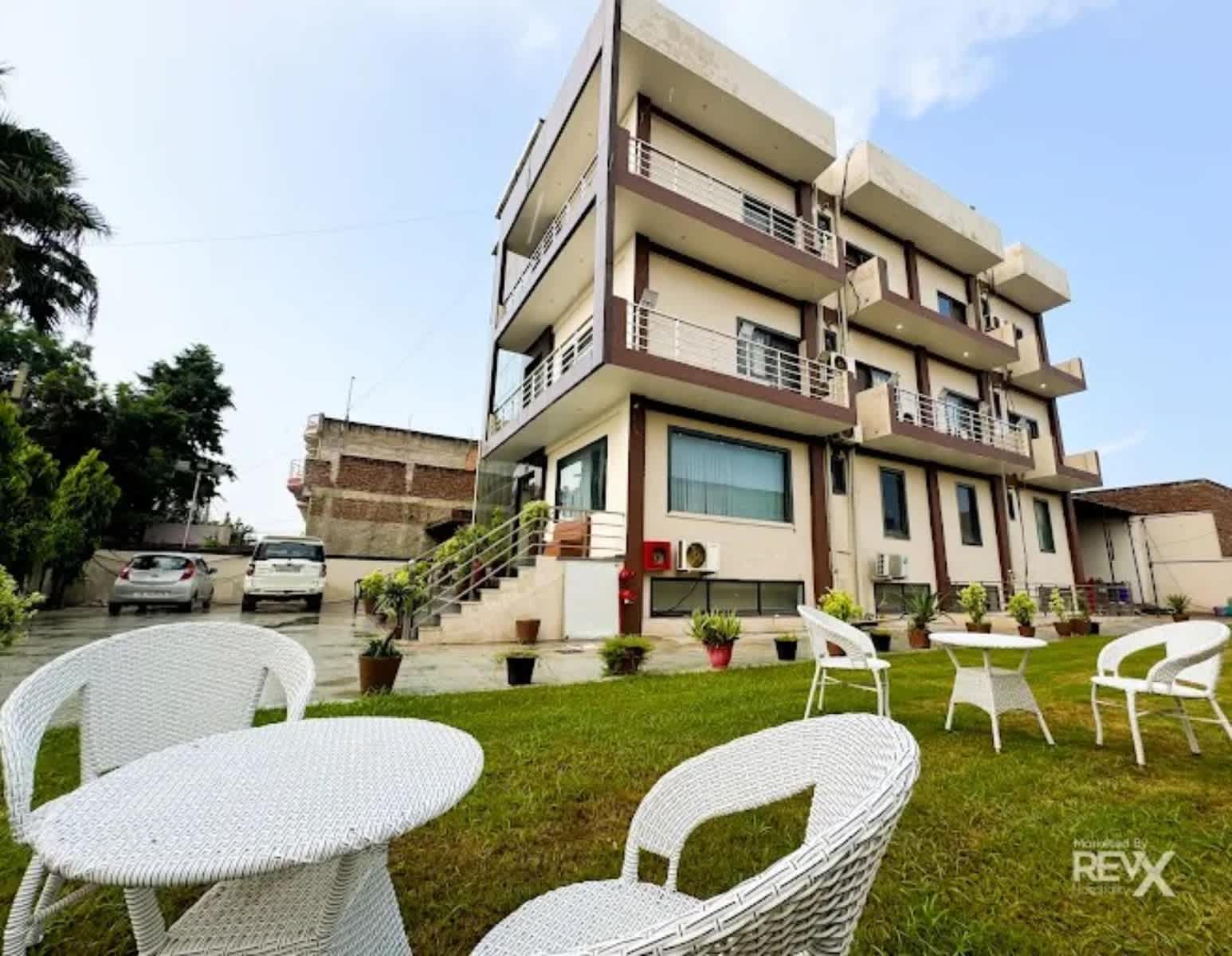 Hotel Vrinda Sarovar - Mathura