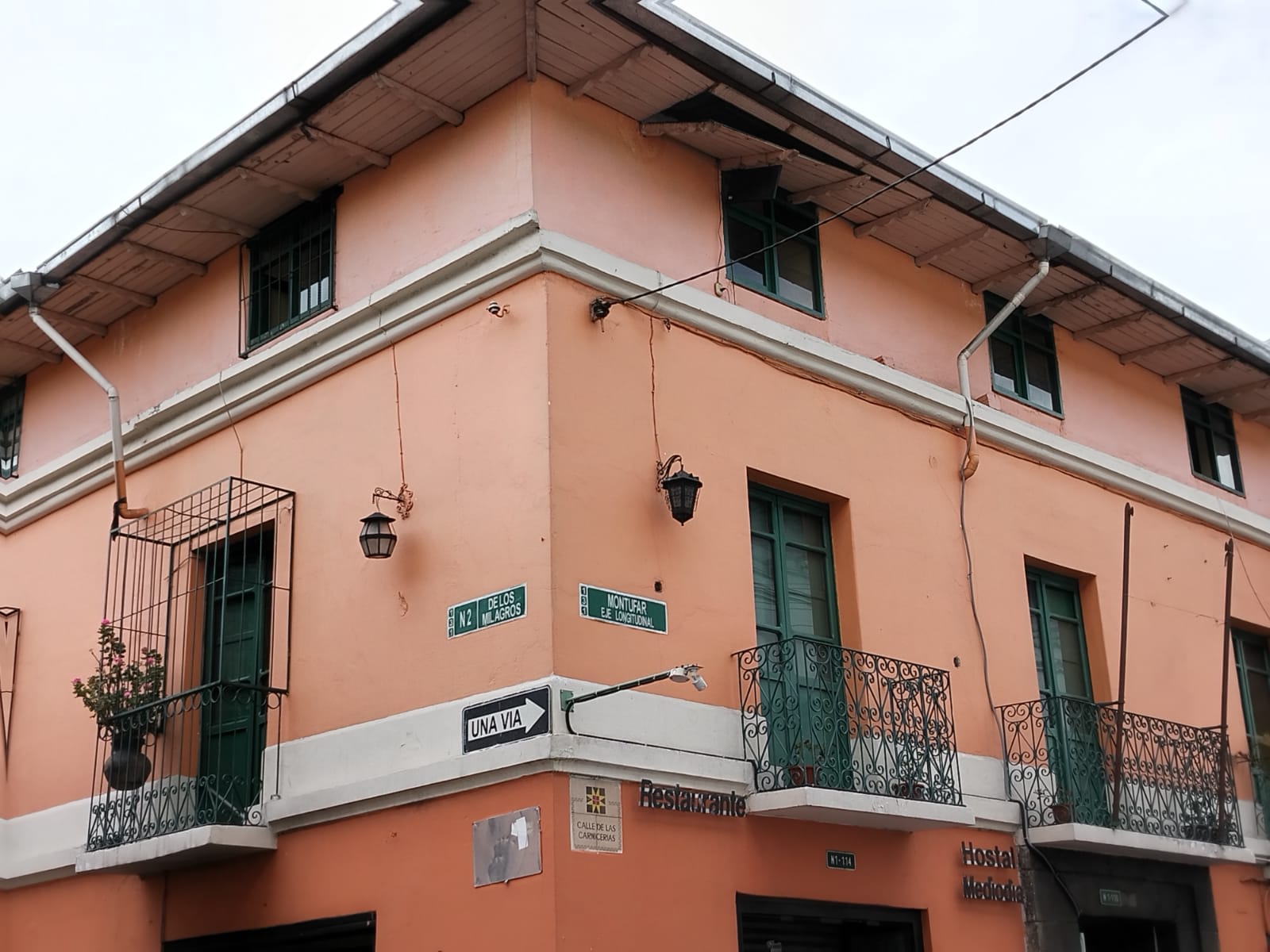 Hostal Medio Dia Matriz - Quito