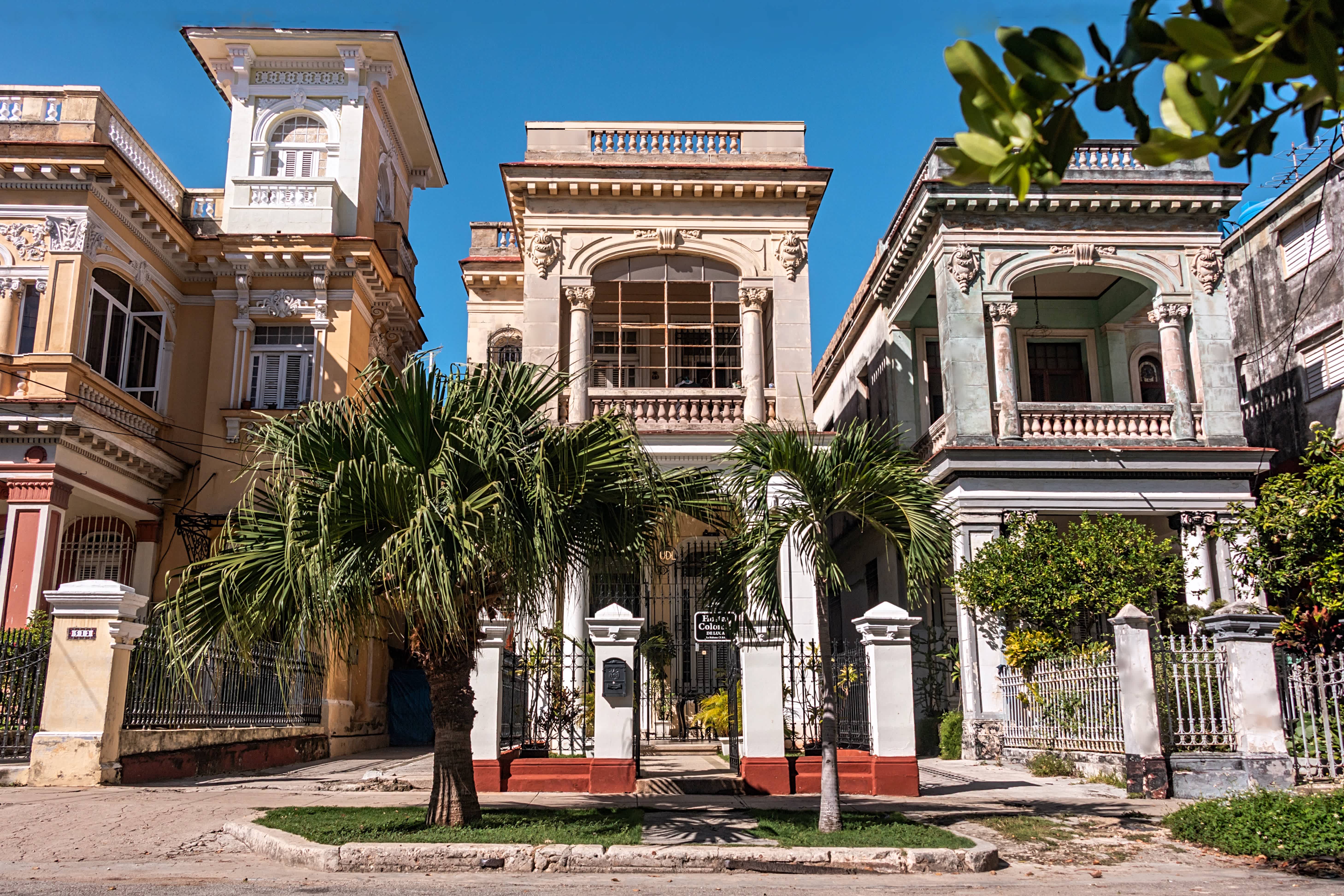Hostal Colonial De Luca Bed & Breakfast - Havana