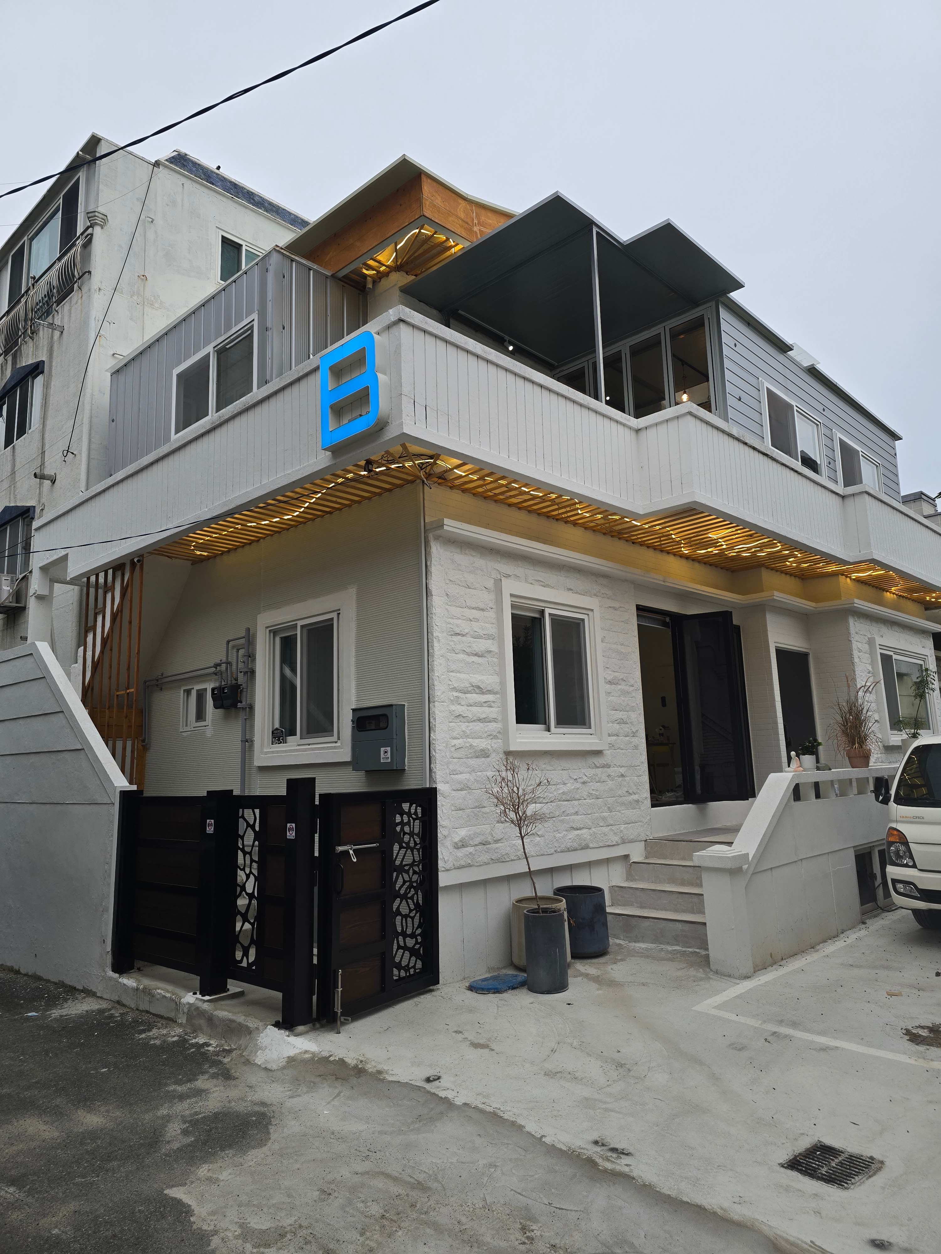 Artpick (Busan Backpackers) - Busan