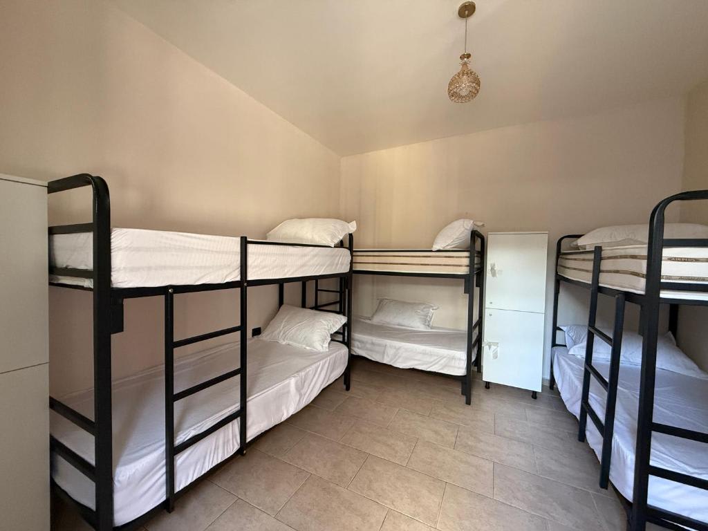 Alina Hostels - Tirana