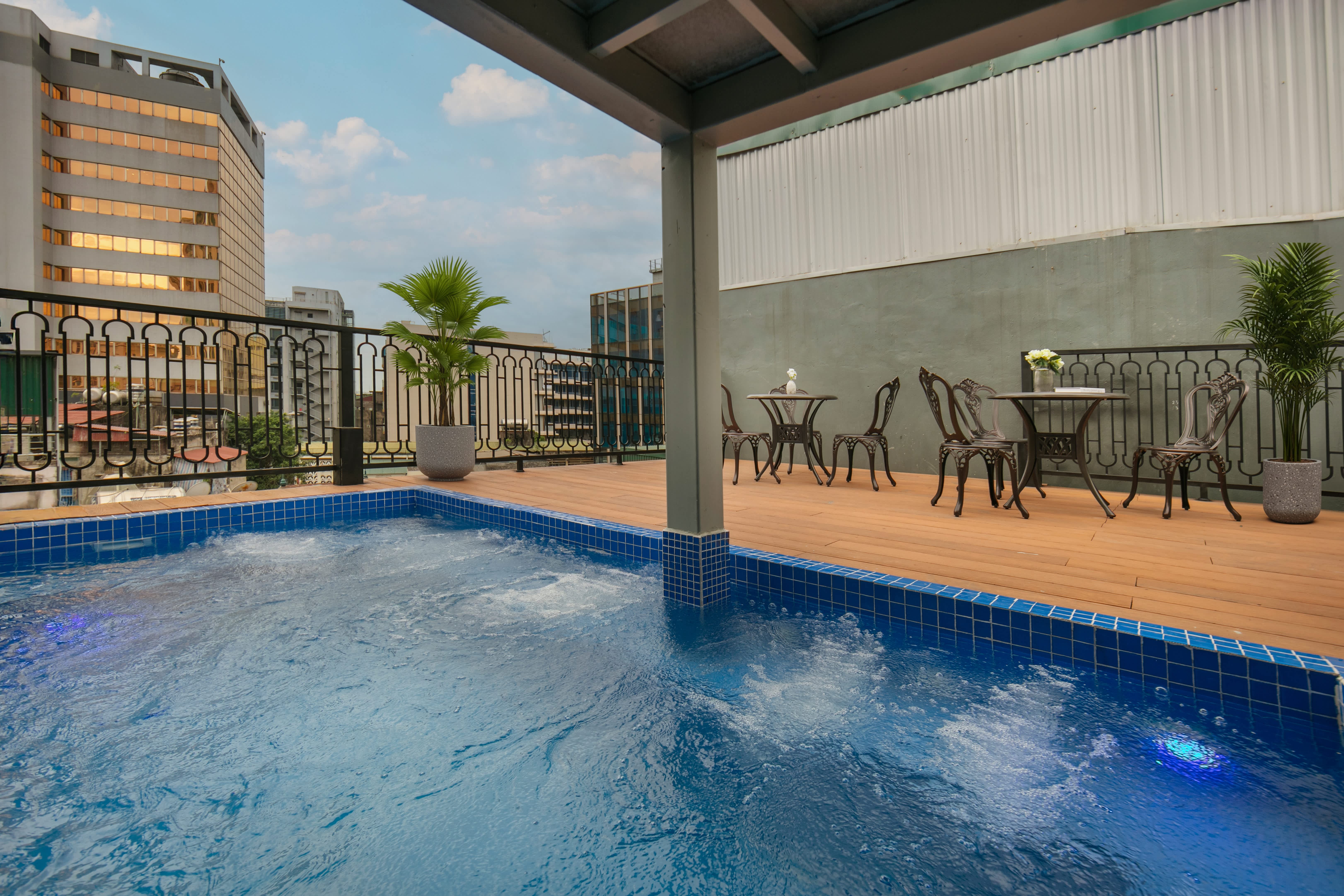Mama Hostel & Rooftop Pool - Hanoi
