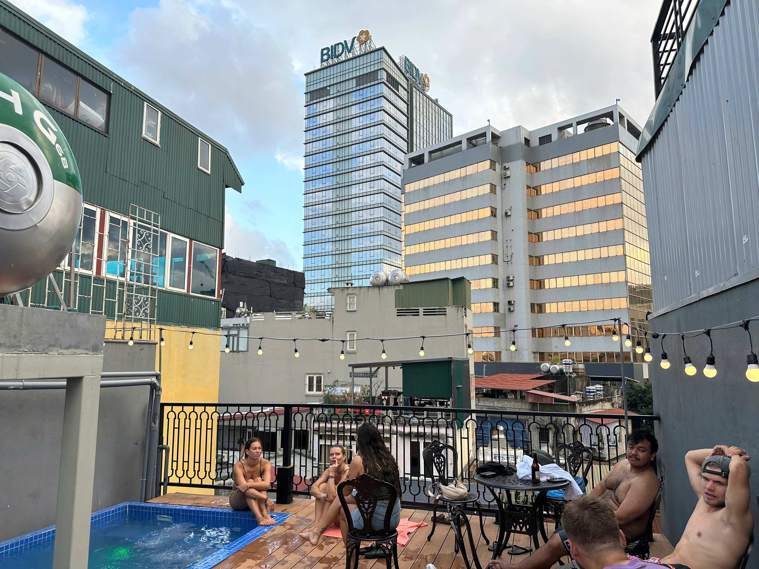 Mama Hostel & Rooftop Pool - Hanoi