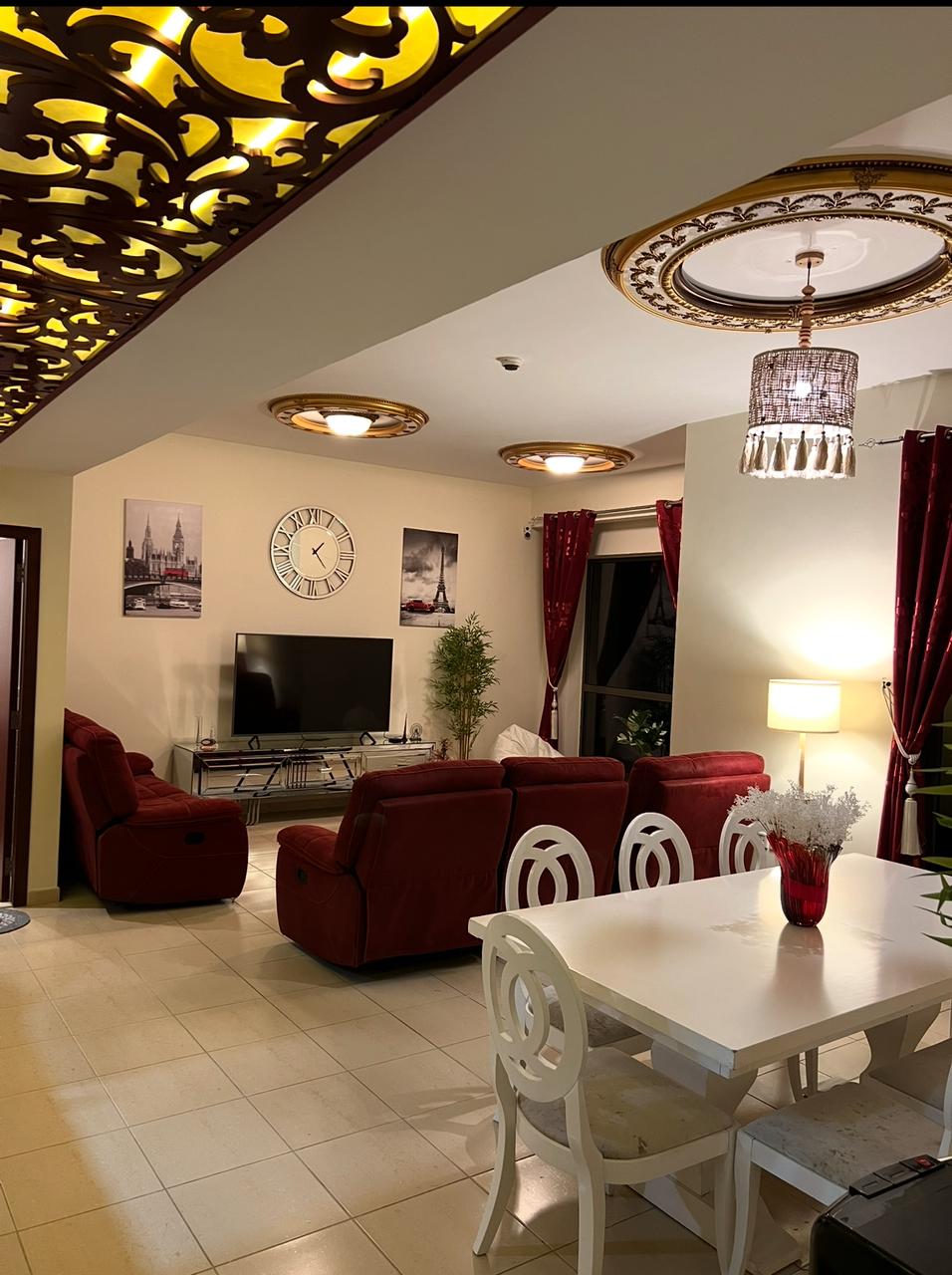 Urban Panda Mirror Maze Hostel - Dubai