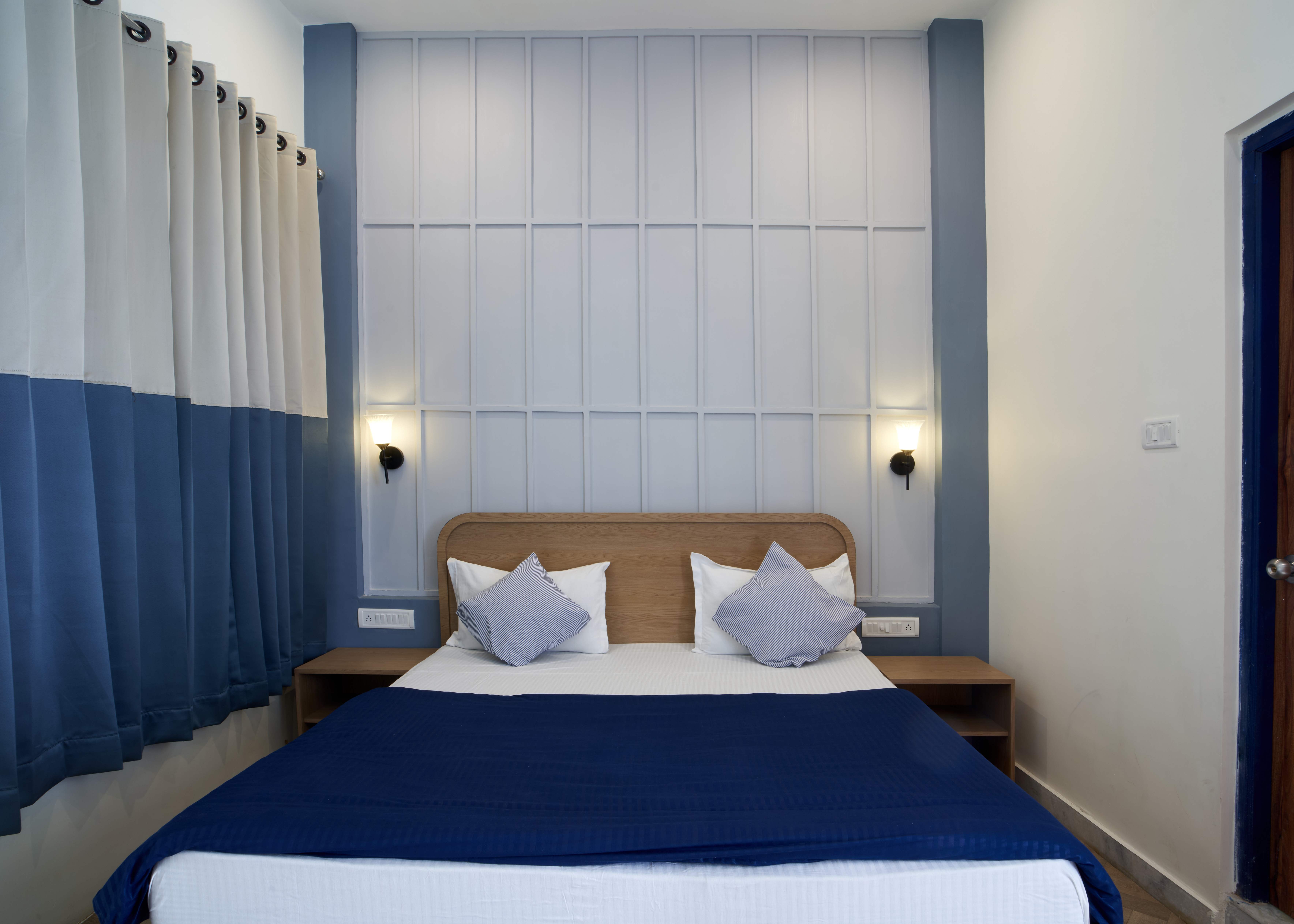 White Poppy Lake Side Hostel - Udaipur