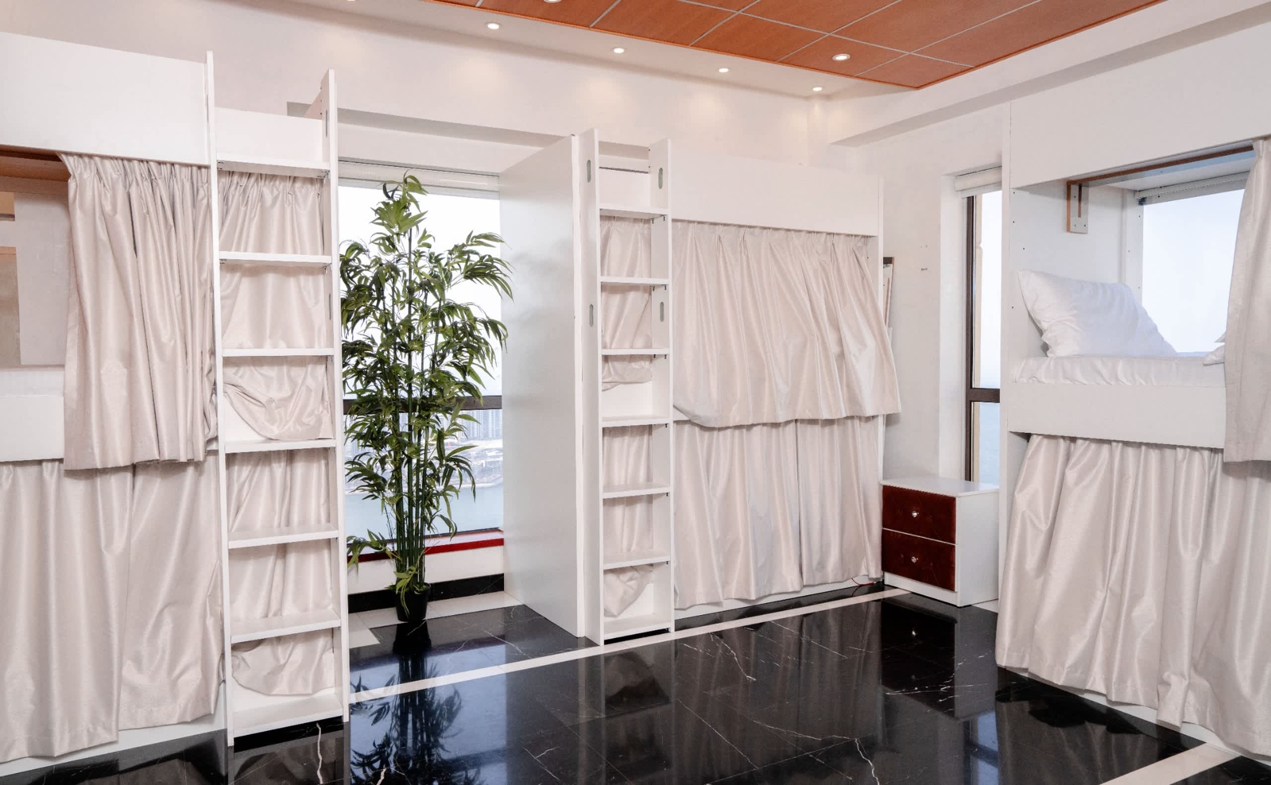 Urban Nomad Beach Hostel - 