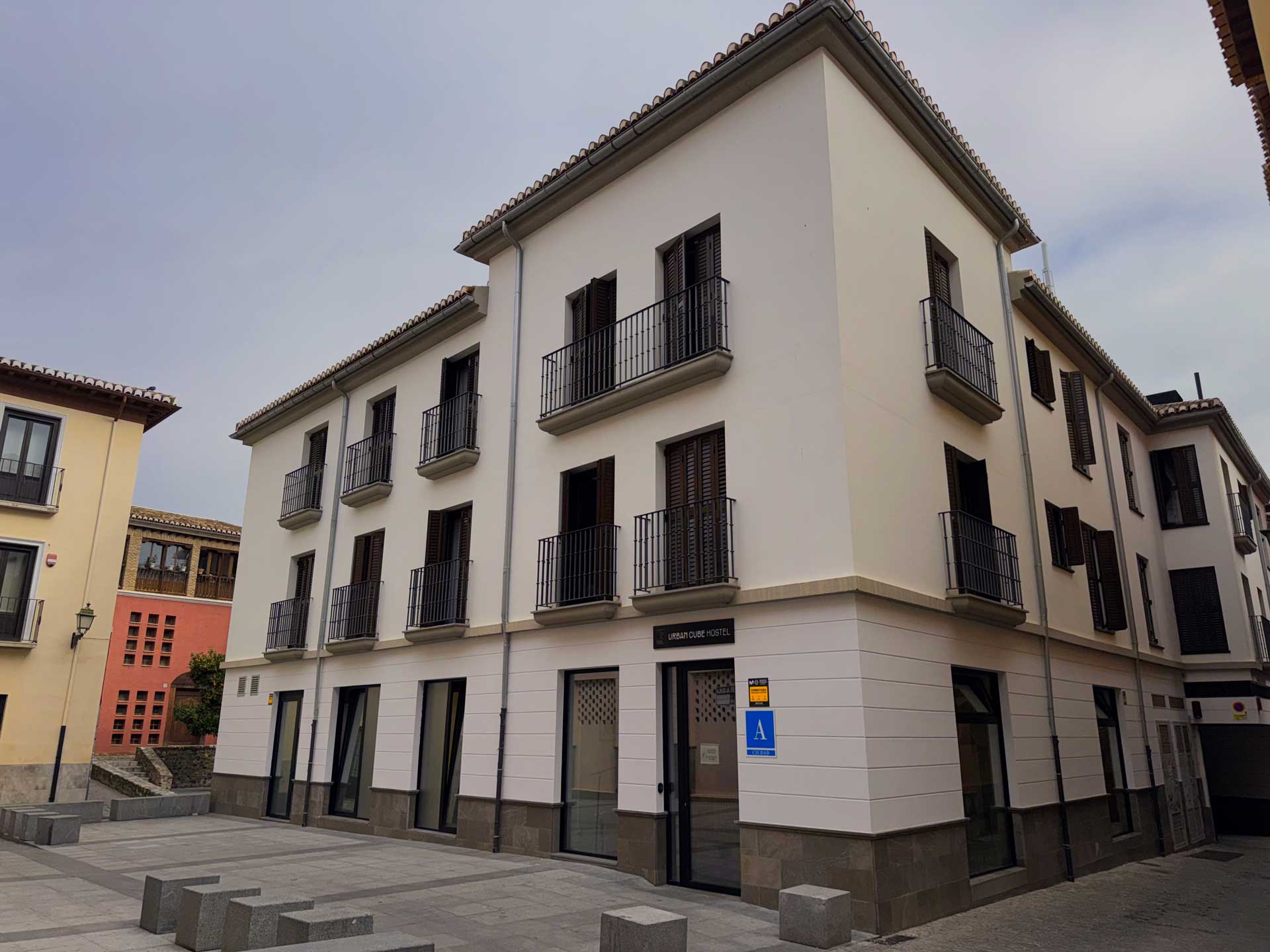 Urban Cube Hostel Granada - Granada