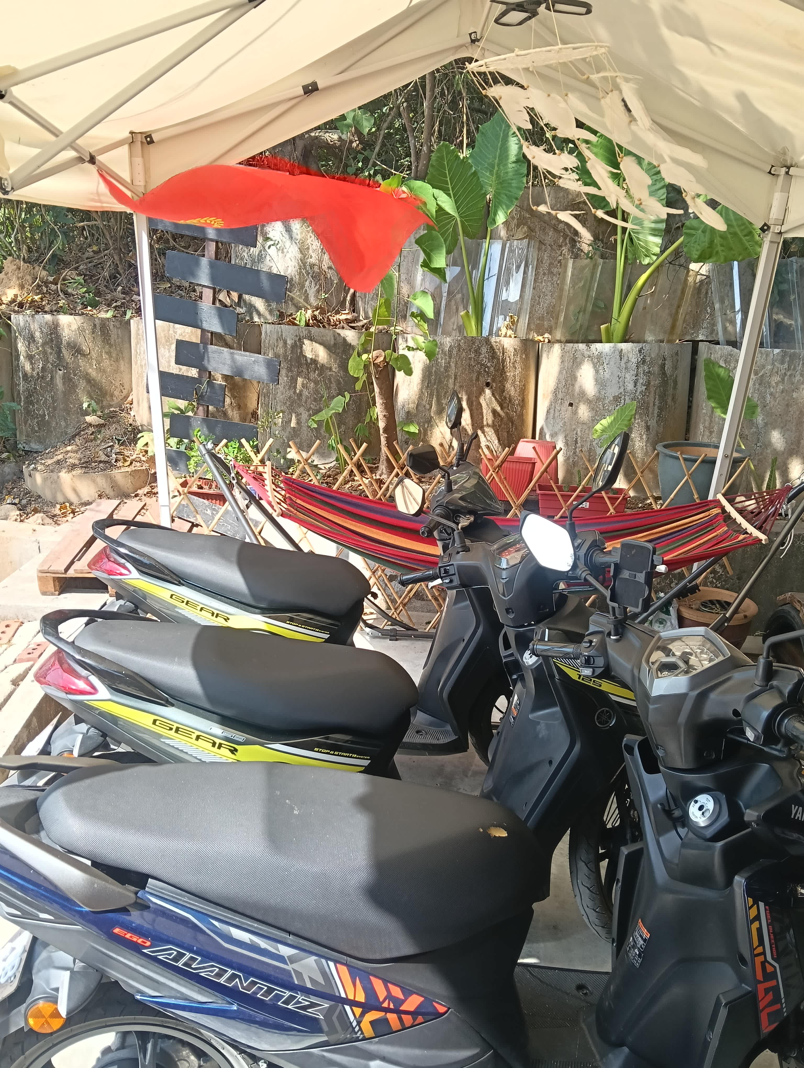 The Crowded House Backpackers Hostel - Pantai Cenang