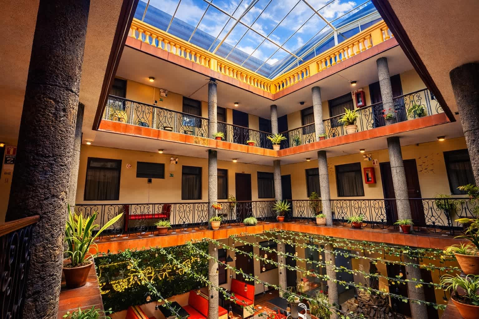 Hostal Casa Colonial Viena Internacional - Quito