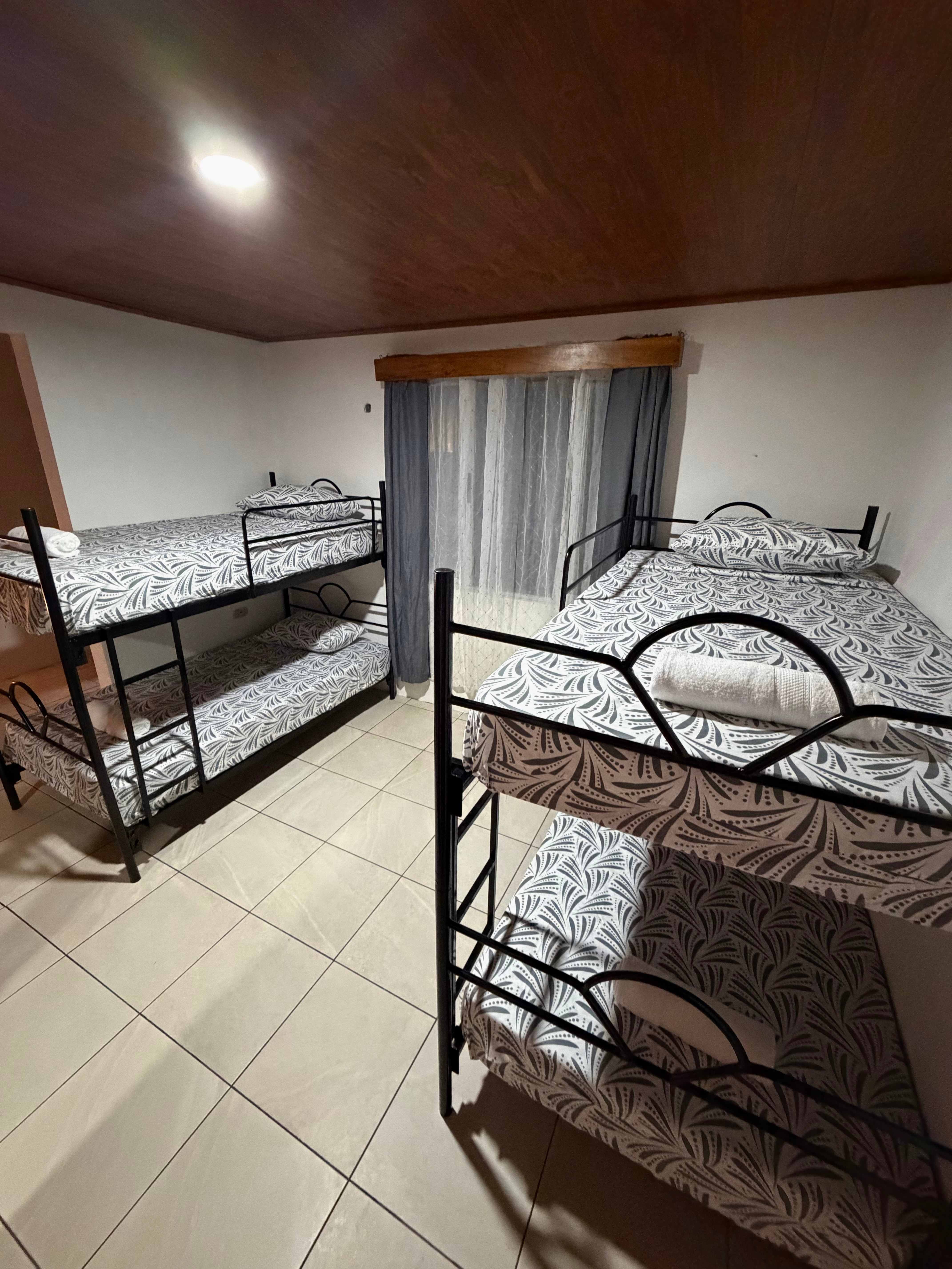 Arenal Aura Hostel - La Fortuna