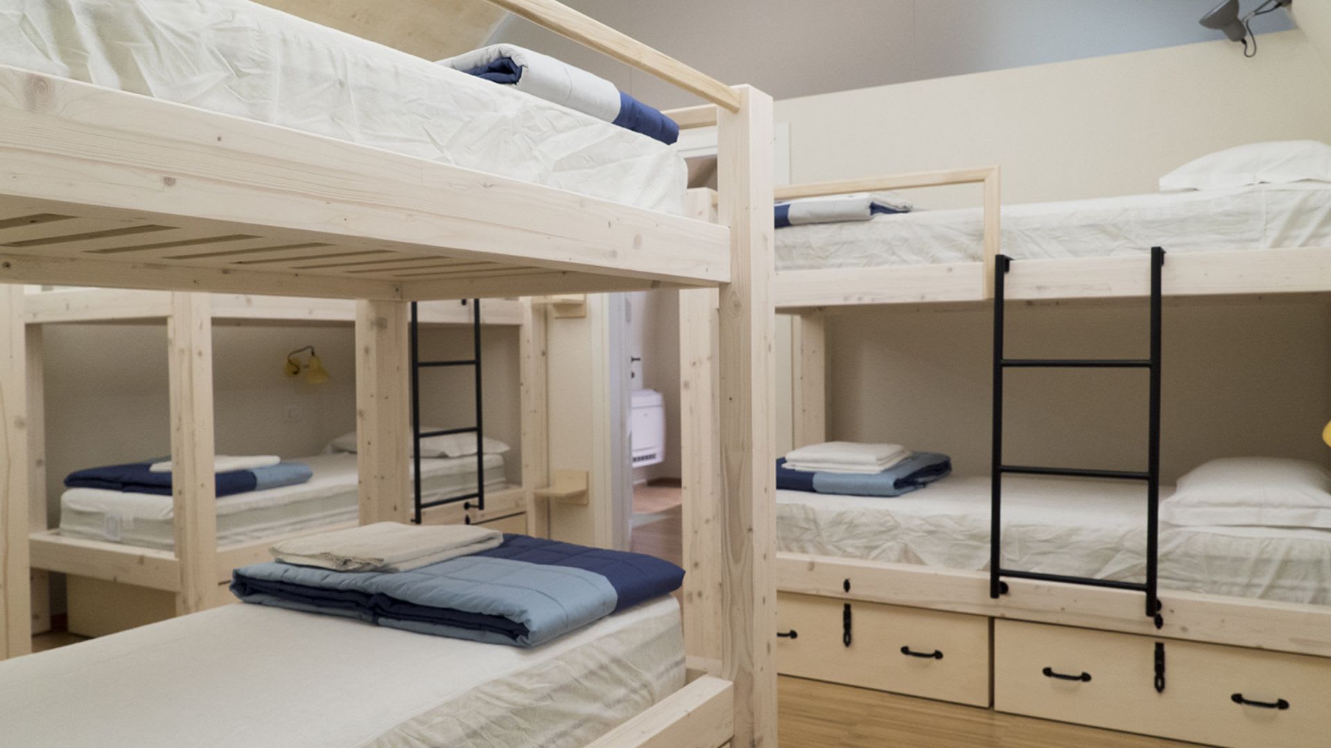 Hostels Worldwide - Online Hostel Bookings, Ratings and Reviews