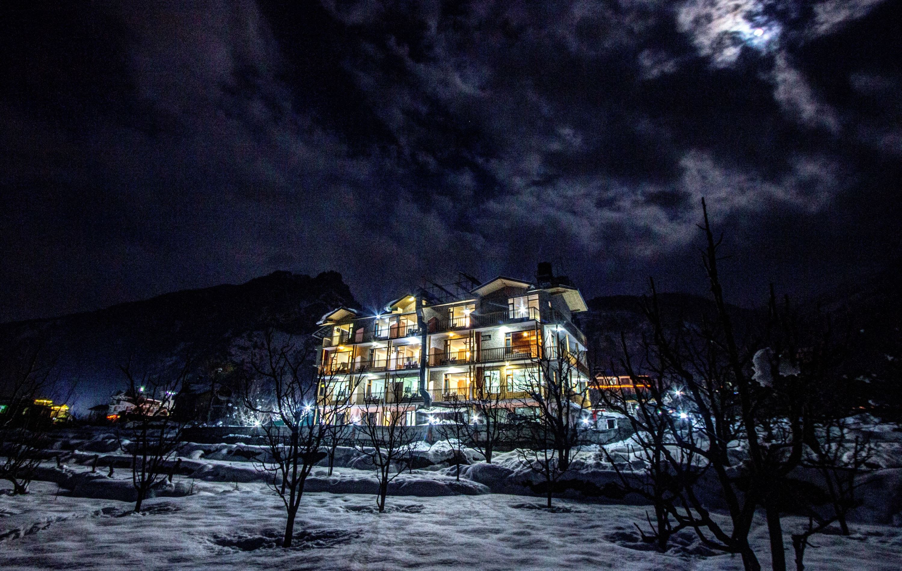 Hotel Mountain Face by Snow City Hotels in Manali, India - Find Cheap ...