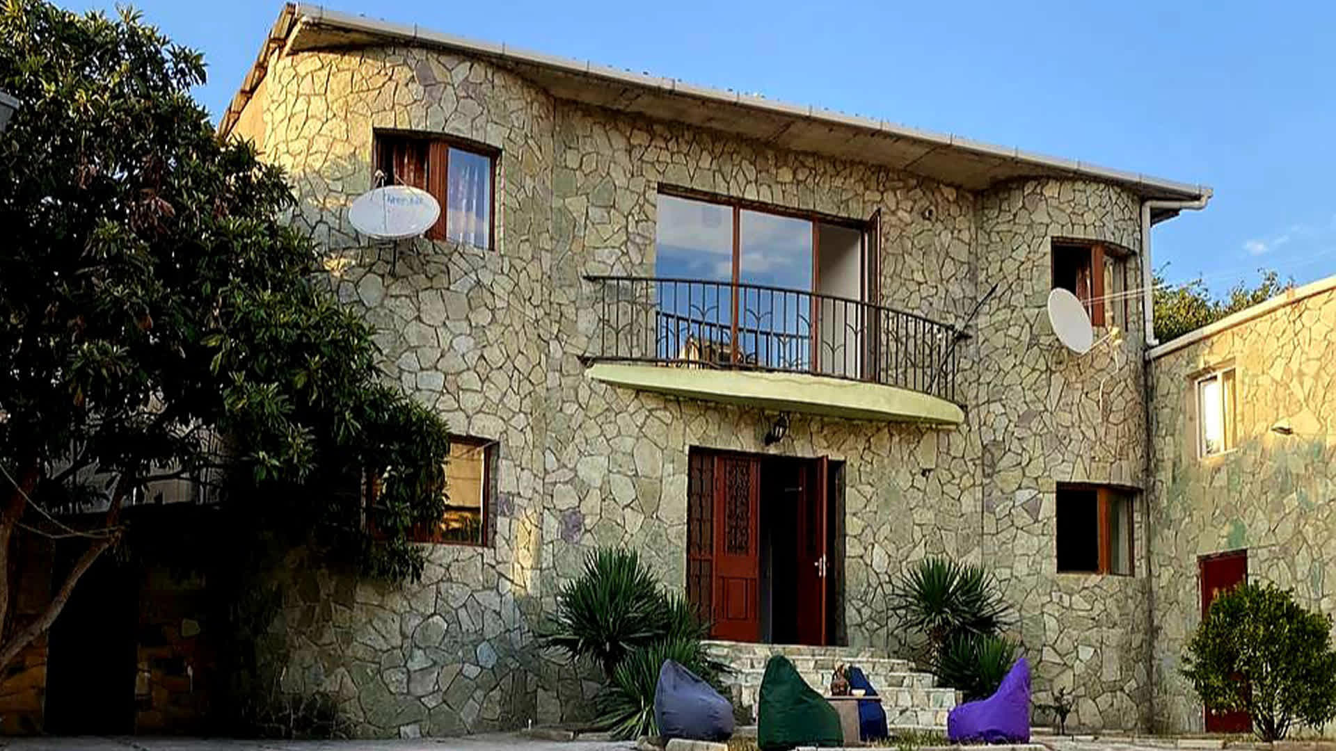 Hostels Worldwide - Online Hostel Bookings, Ratings and Reviews