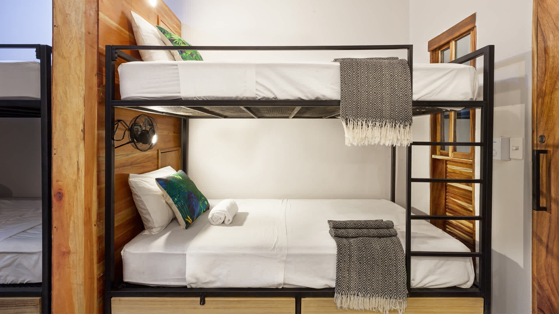 Hostels Worldwide - Online Hostel Bookings, Ratings and Reviews