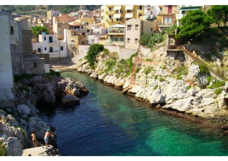 La Caletta in Palermo, Italy - Find Cheap Hostels and Rooms at ...